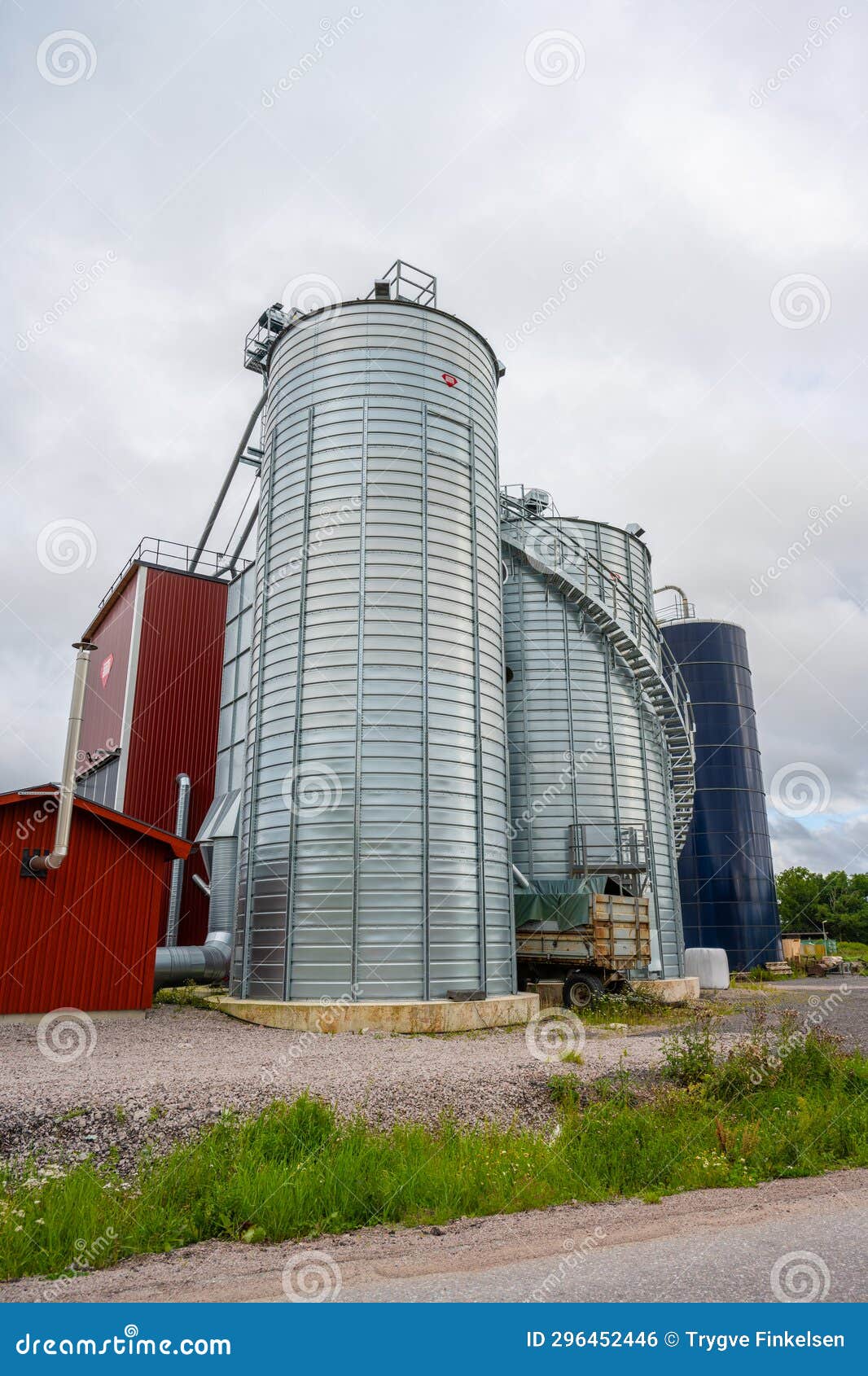 Large Shiny Metal Grain Silos at a Farm.. Stock Photo - Image of metal ...
