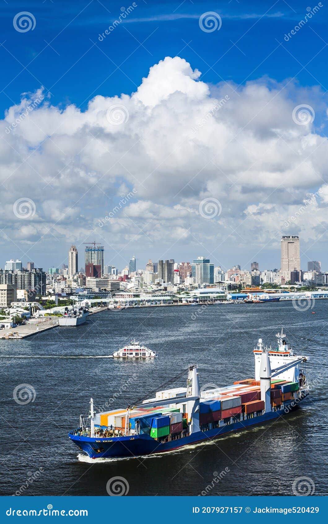 The Container Ship into the Port of Kaohsiung, Taiwan. Editorial ...