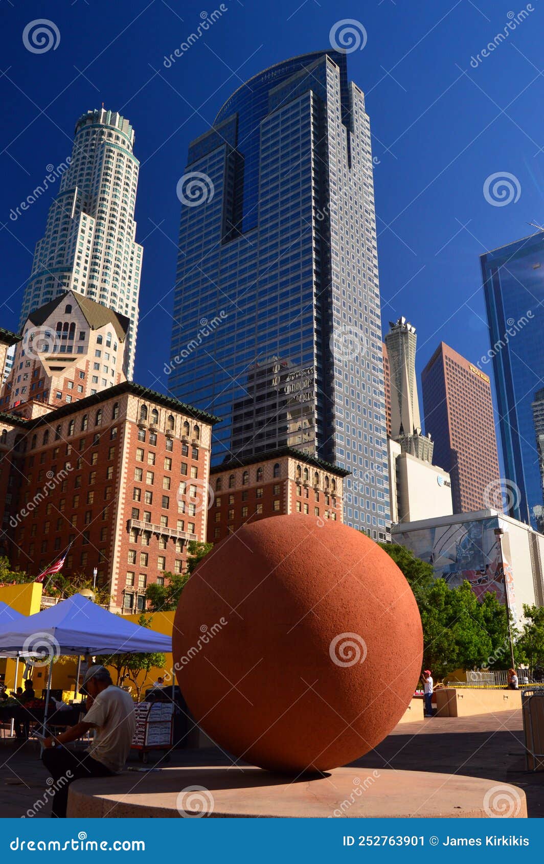Pershing Square, Los Angeles Editorial Photo - Image of glass, round ...