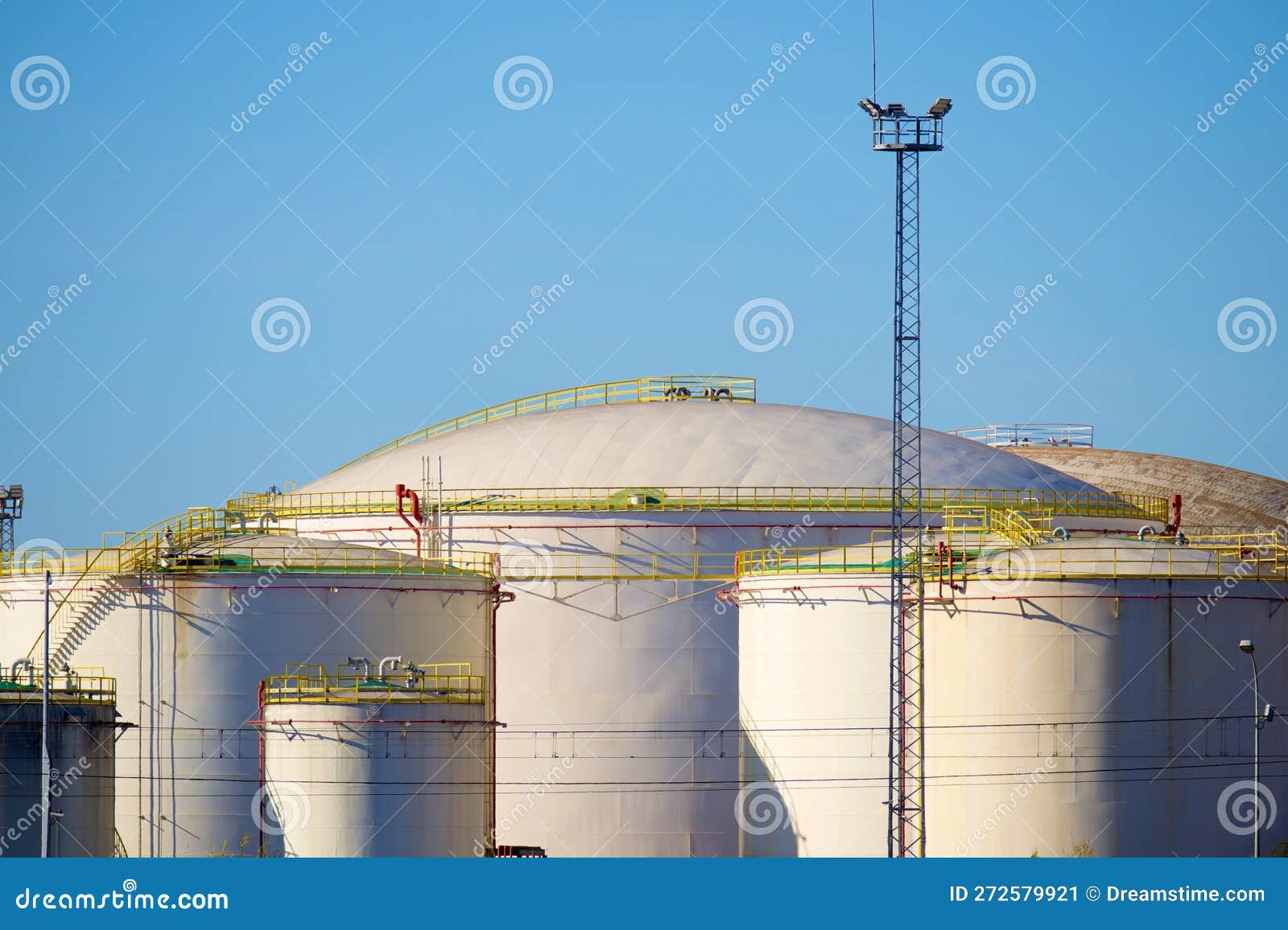 Large Or Big Tanks Of Liquid Oxygen Tanks And Liquid Ntrogen Tanks With ...