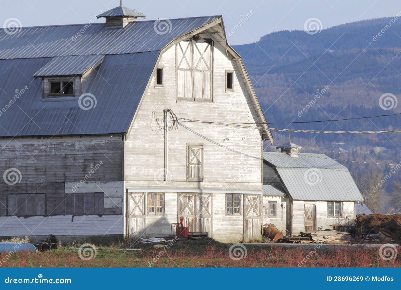 Large Traditional Barn Facade Stock Image - Image of white, roof: 28696269