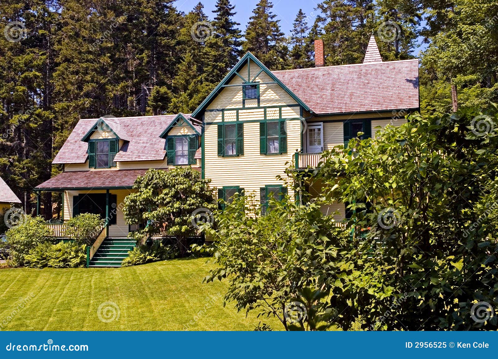 Large Victorian Summer Cottage Stock Image - Image of wood, dormer: 2956525