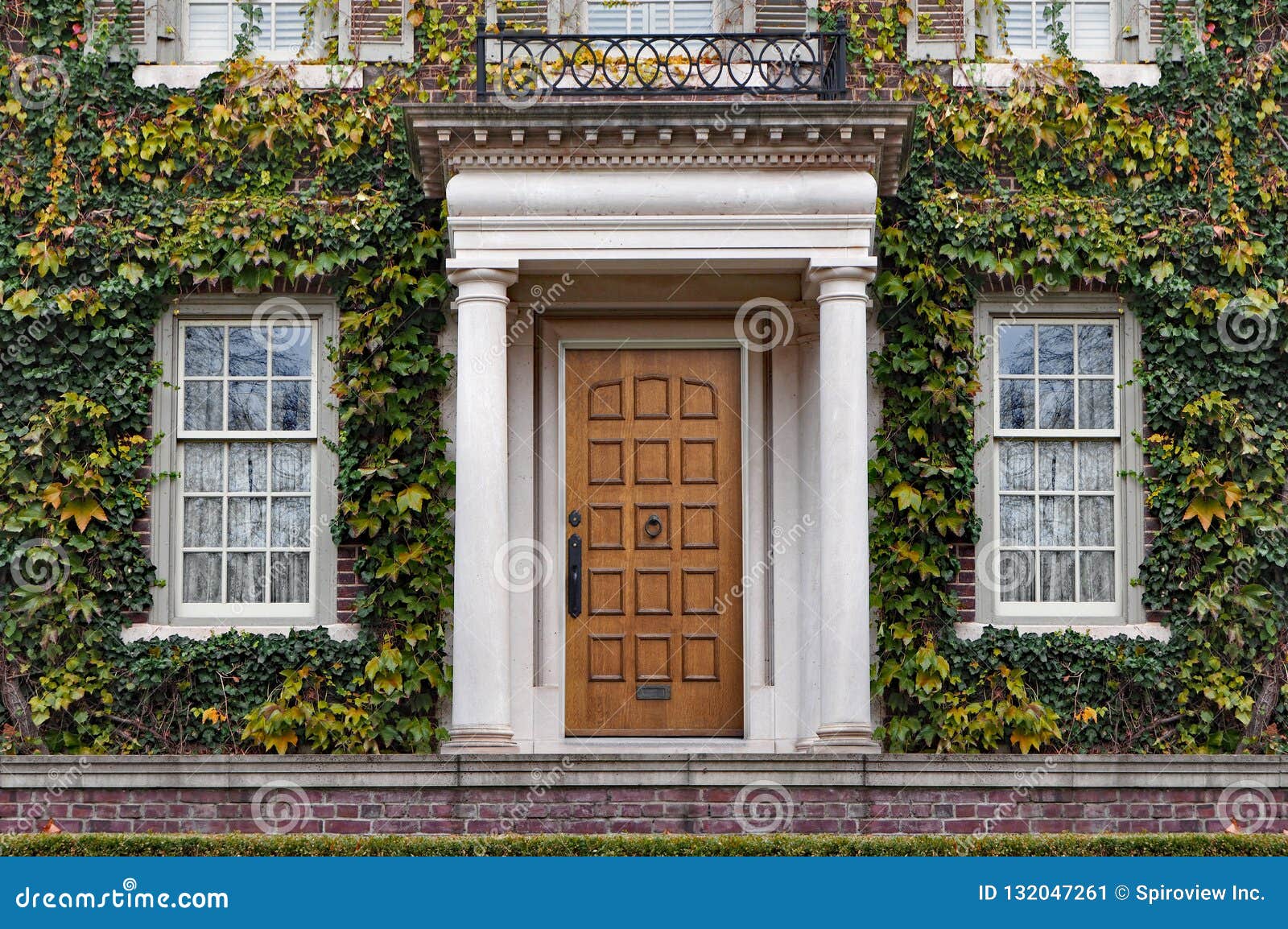 Large Vine Covered House in Fall Stock Image - Image of facade, fall ...