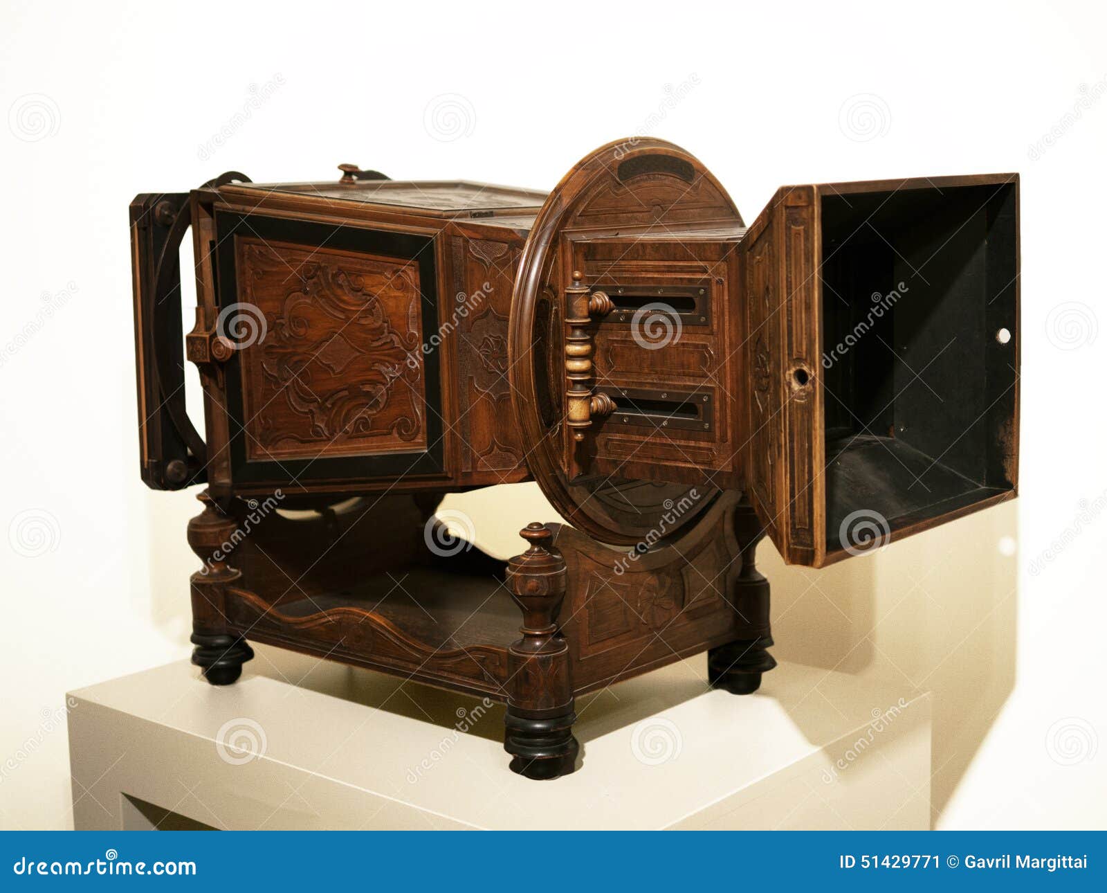 Large Vintage Wooden Photo Camera Stock Image - Image of luxury, format ...