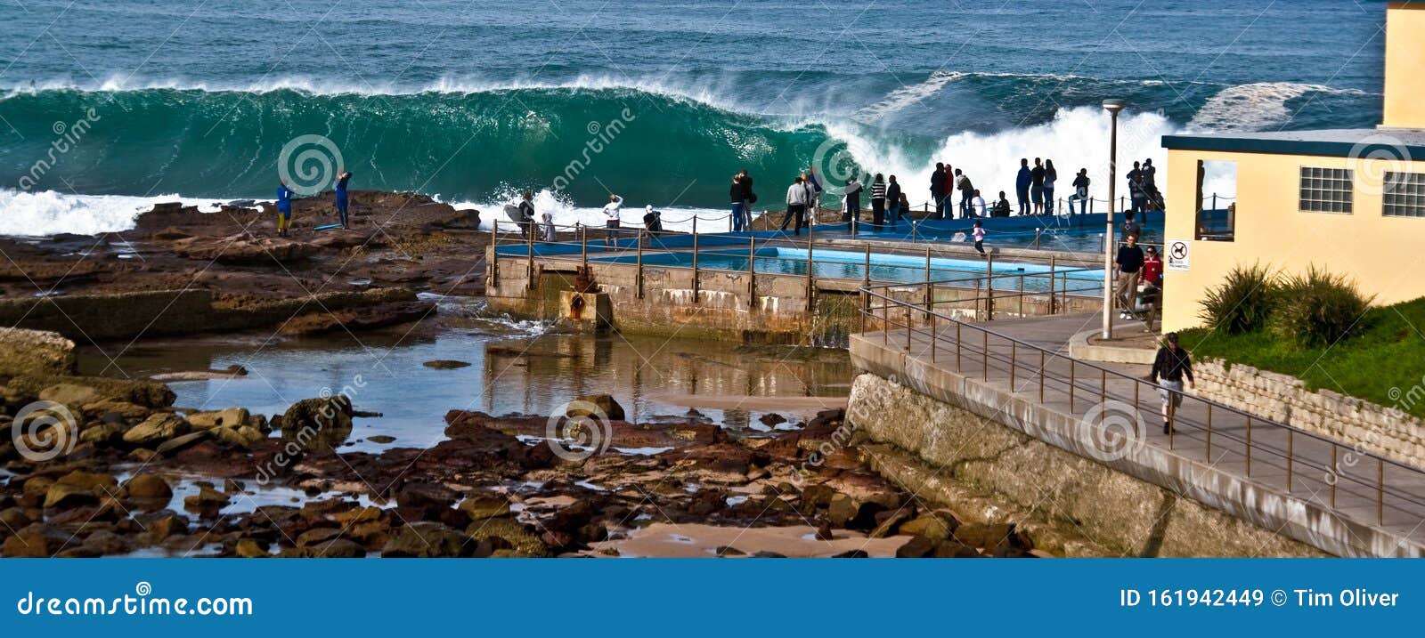 Large Wave Behind the Point Editorial Stock Image - Image of crash ...