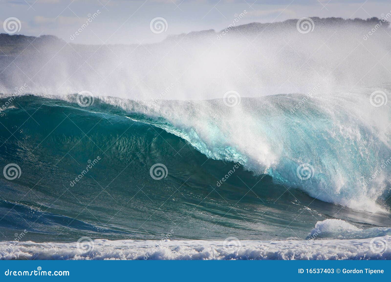 Large Wave Breaking with Spray Stock Image - Image of crash, liquid ...