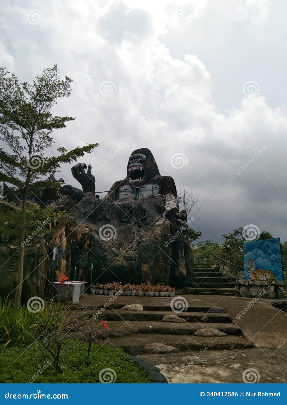 The Largest King Kong Statue in the World Editorial Photo - Image of ...