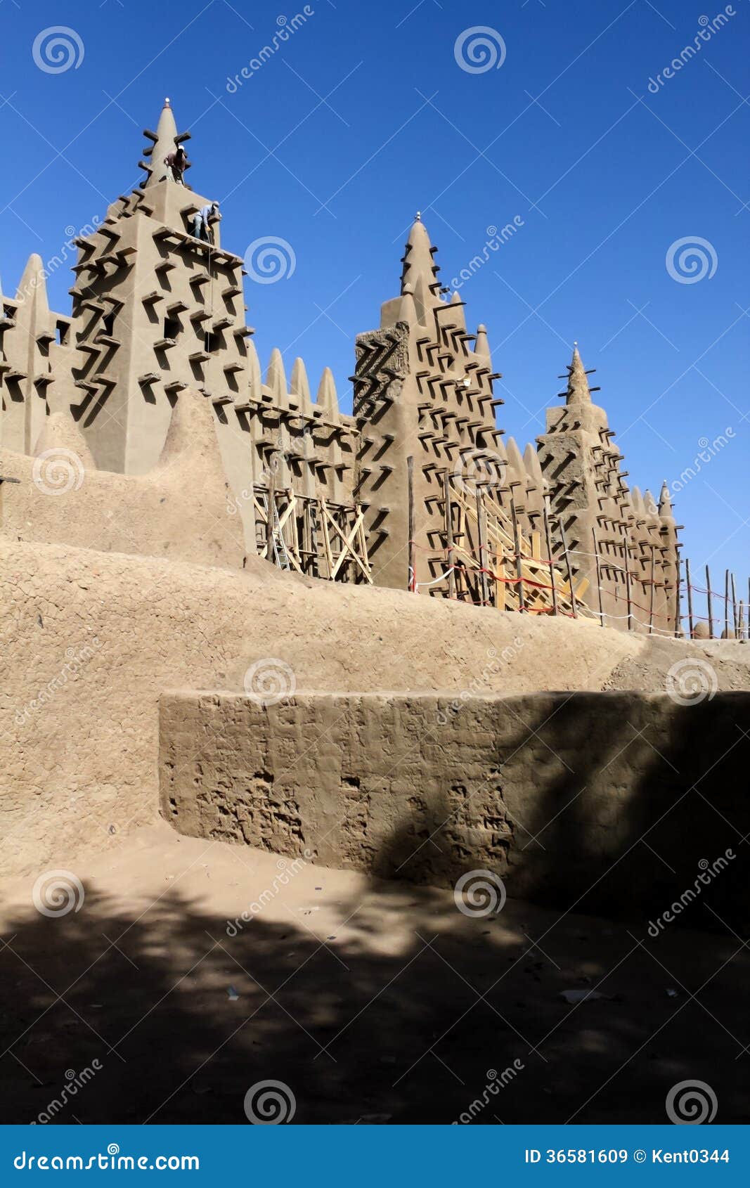 Largest mud mosque, Djenne stock image. Image of horizontal - 36581609