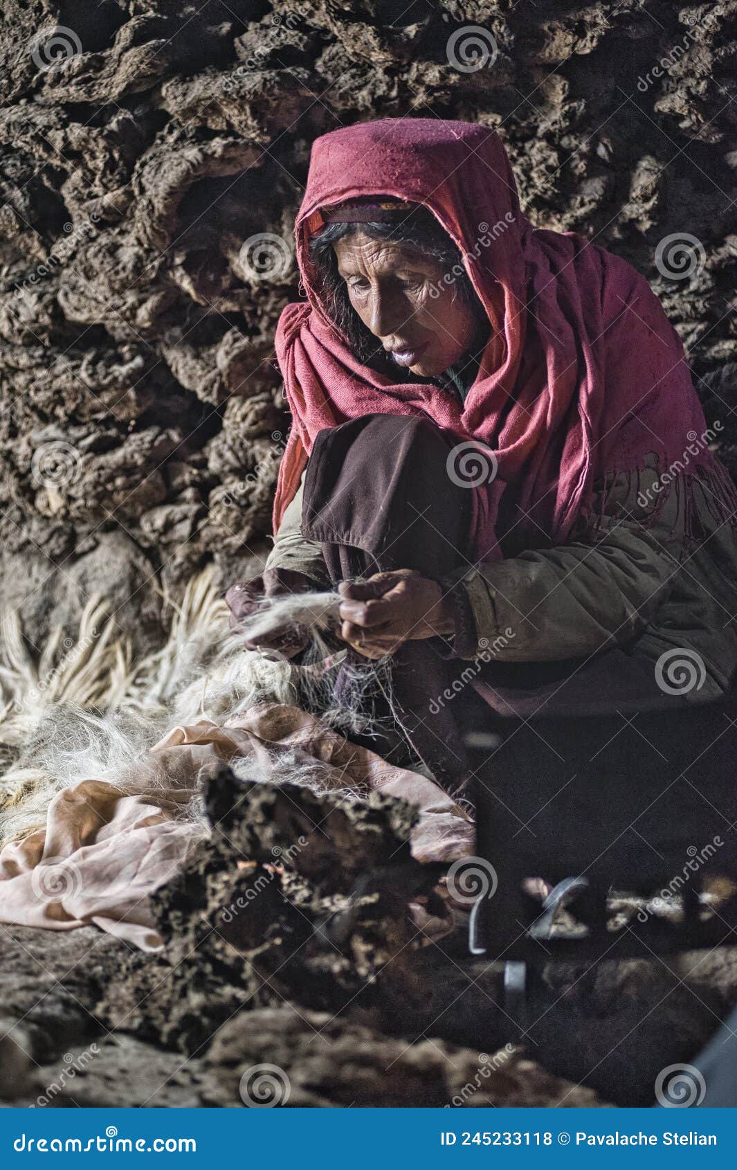 Las Ancianas De La Aldea Les Enseñan A Las Jóvenes Los Secretos De La