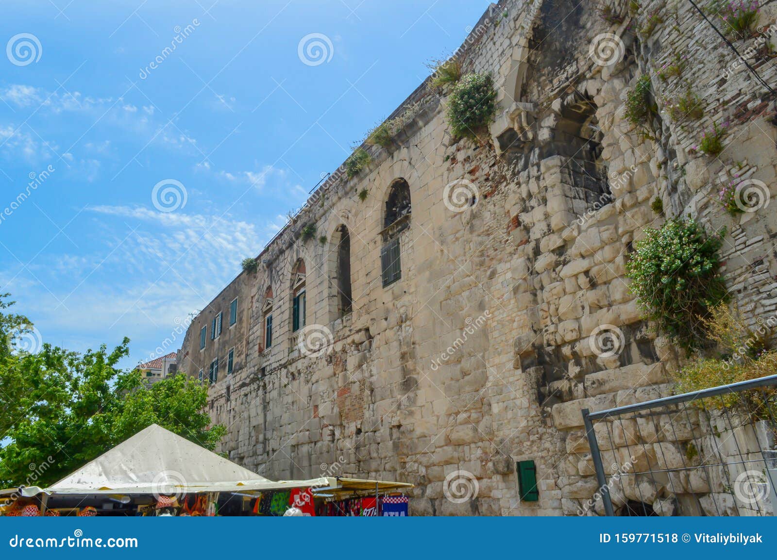 Las Antiguas Murallas De La Ciudad De Split Foto de archivo editorial ...