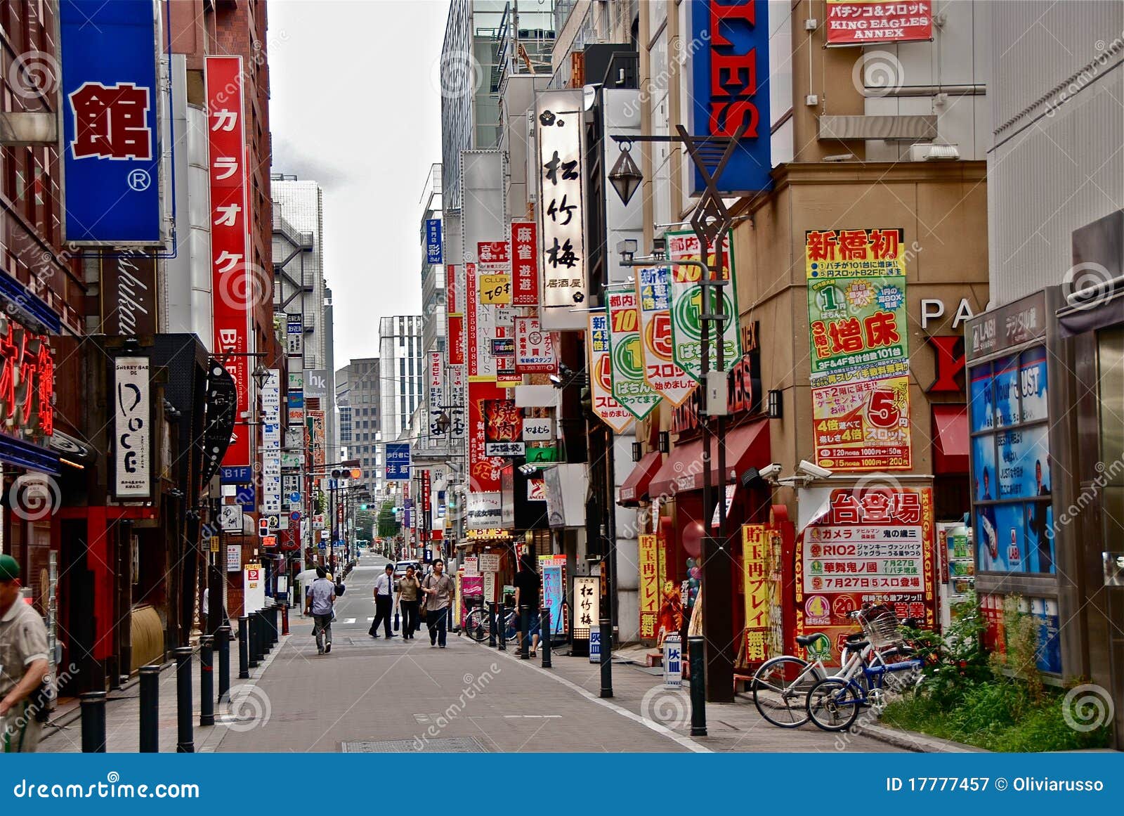 Las calles de Tokio fotografía editorial. Imagen de recorrido - 17777457