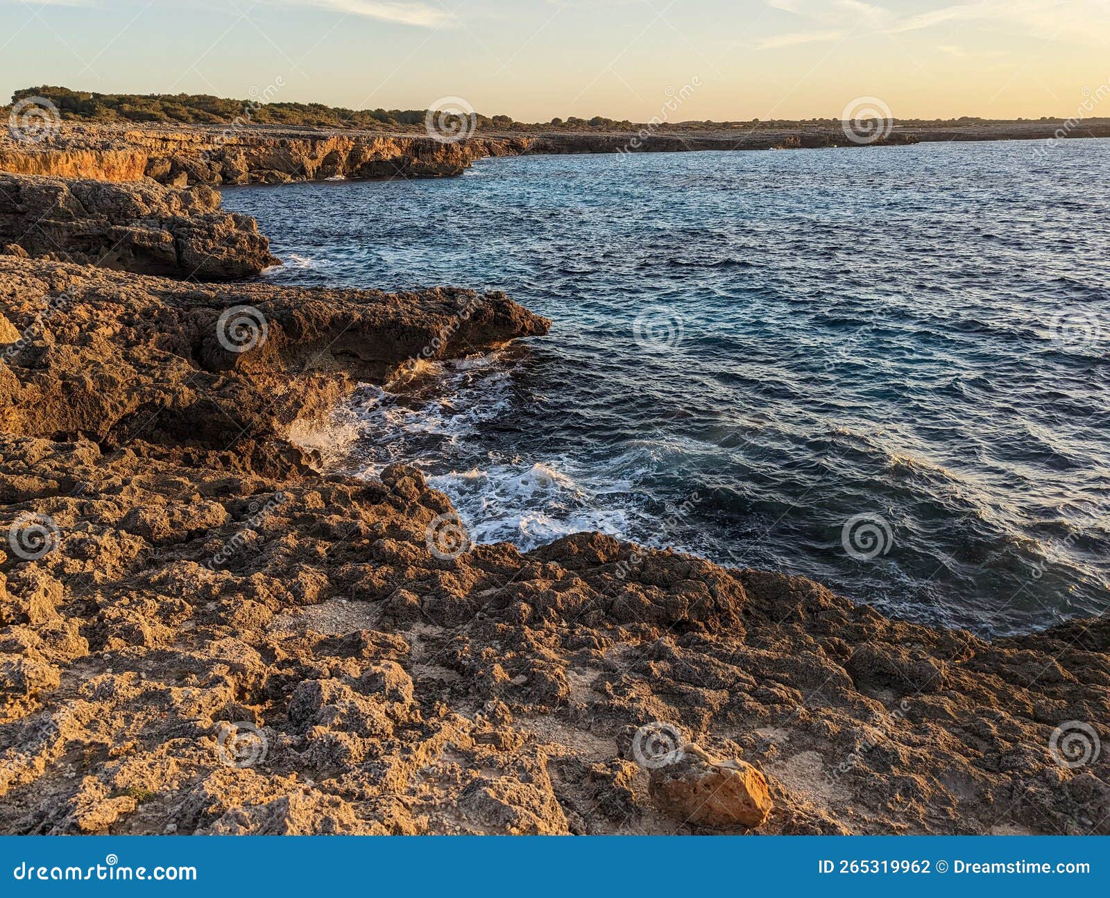 Las Costas Rocosas De Menorca Foto de archivo - Imagen de océano ...