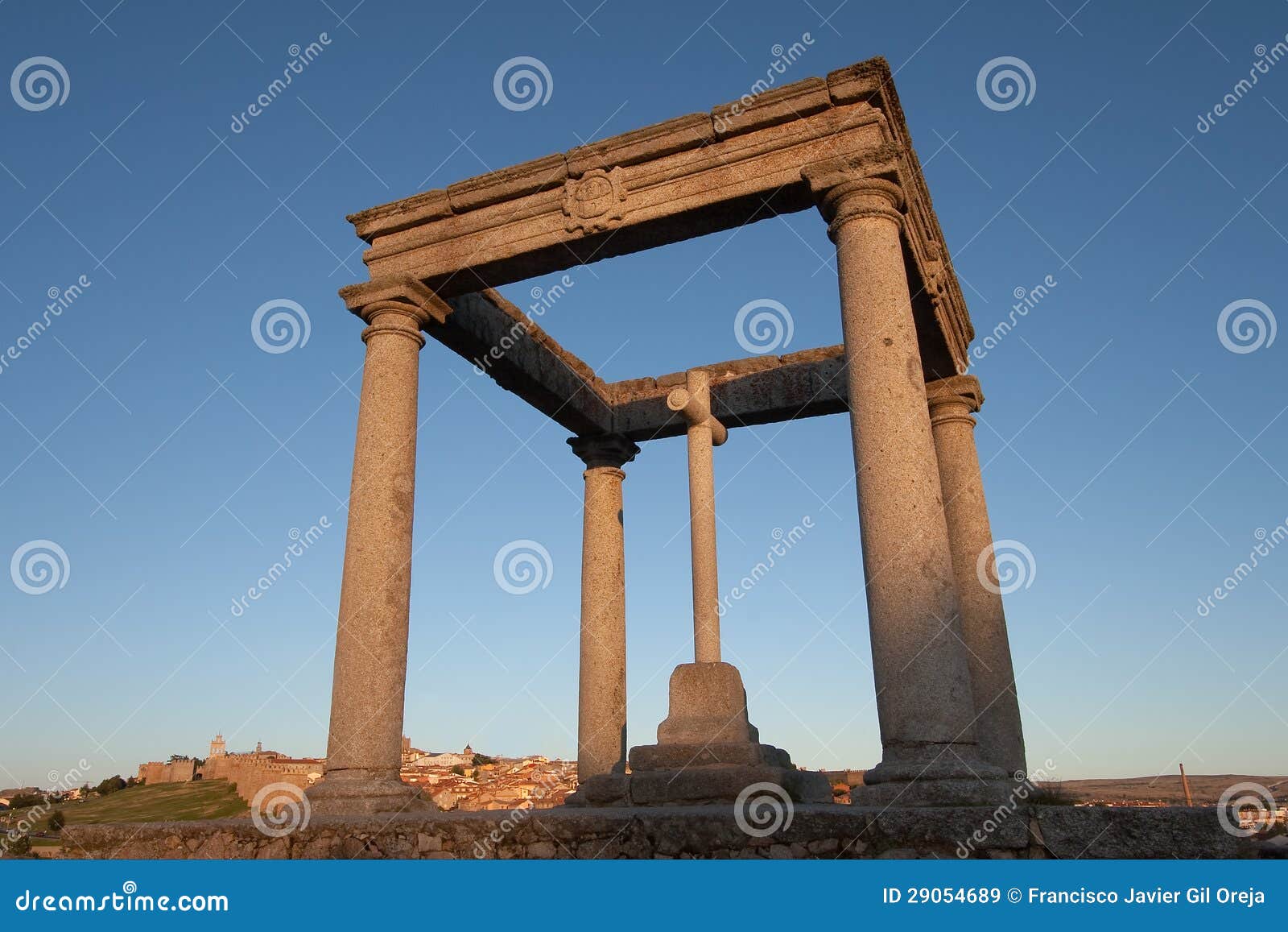 Las cuatro columnas, Ávila imagen de archivo. Imagen de viejo - 29054689