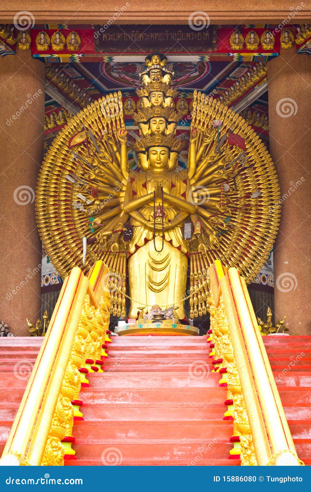 Las Mil Estatuas De Buddha De Las Manos Foto de archivo - Imagen de ...
