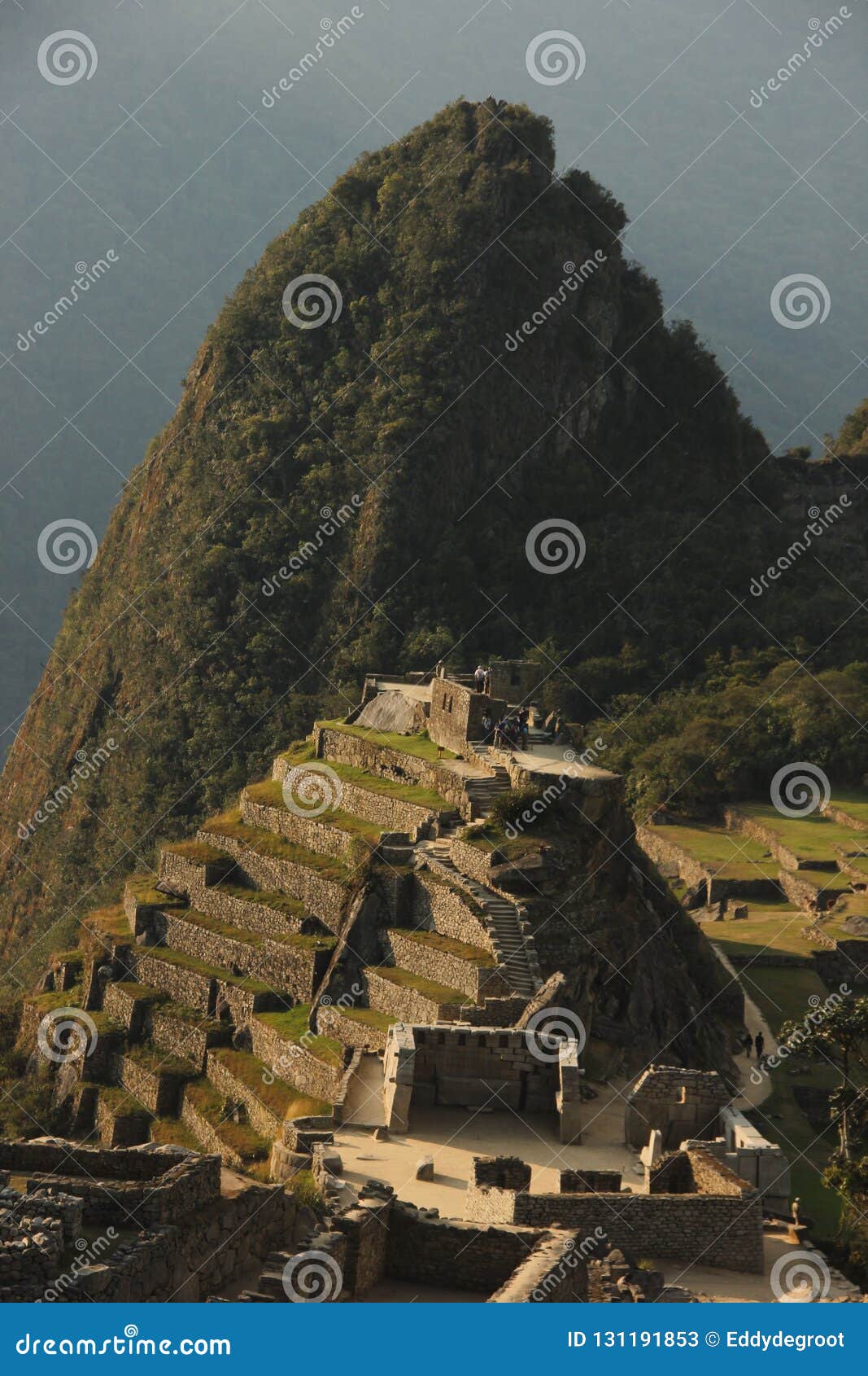 Las ruinas de Machu Picchu imagen de archivo. Imagen de verde - 131191853