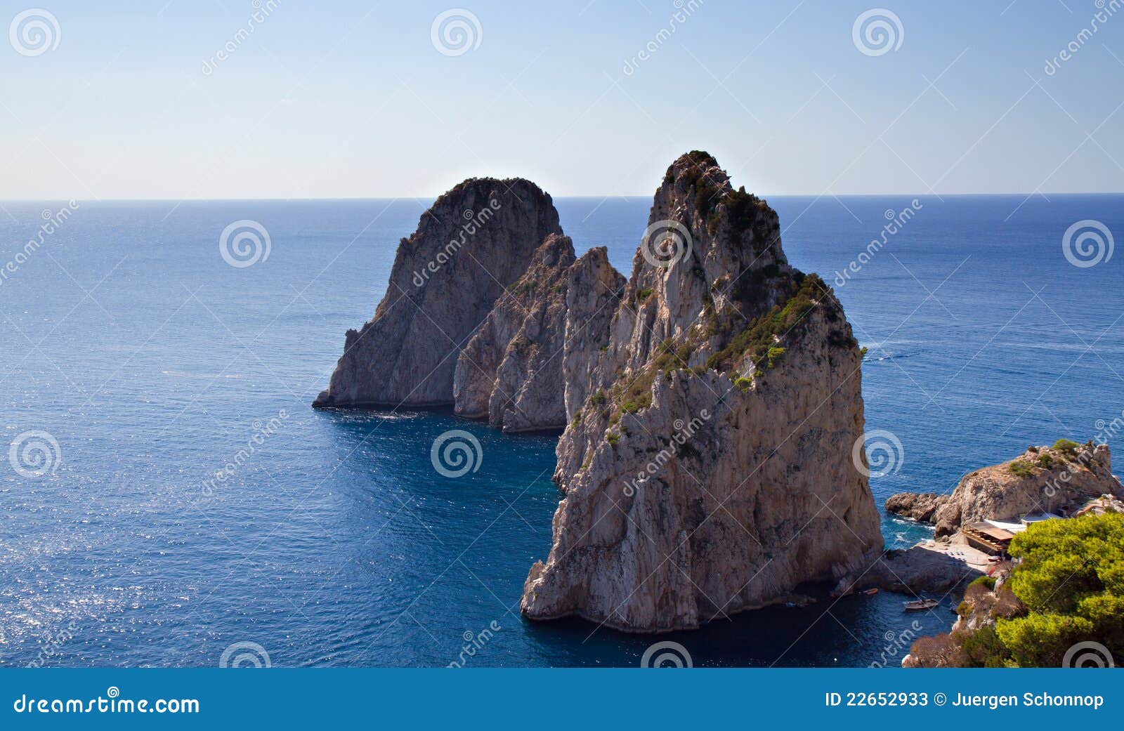 Las Tres Rocas De Faraglioni Imagen de archivo - Imagen de narragansett ...