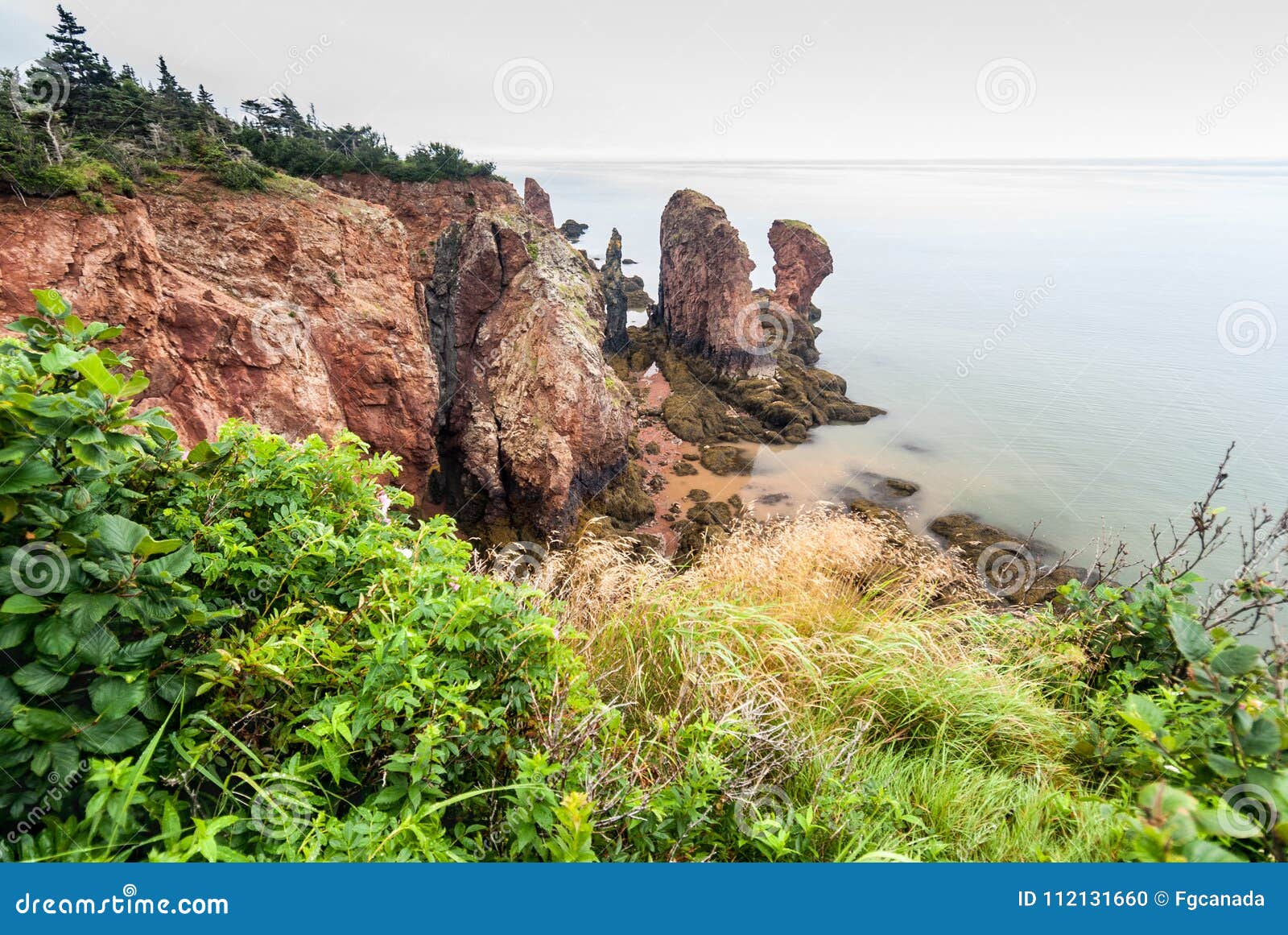 Las Tres Rocas De Las Hermanas Del Cabo Chignecto Foto de archivo ...