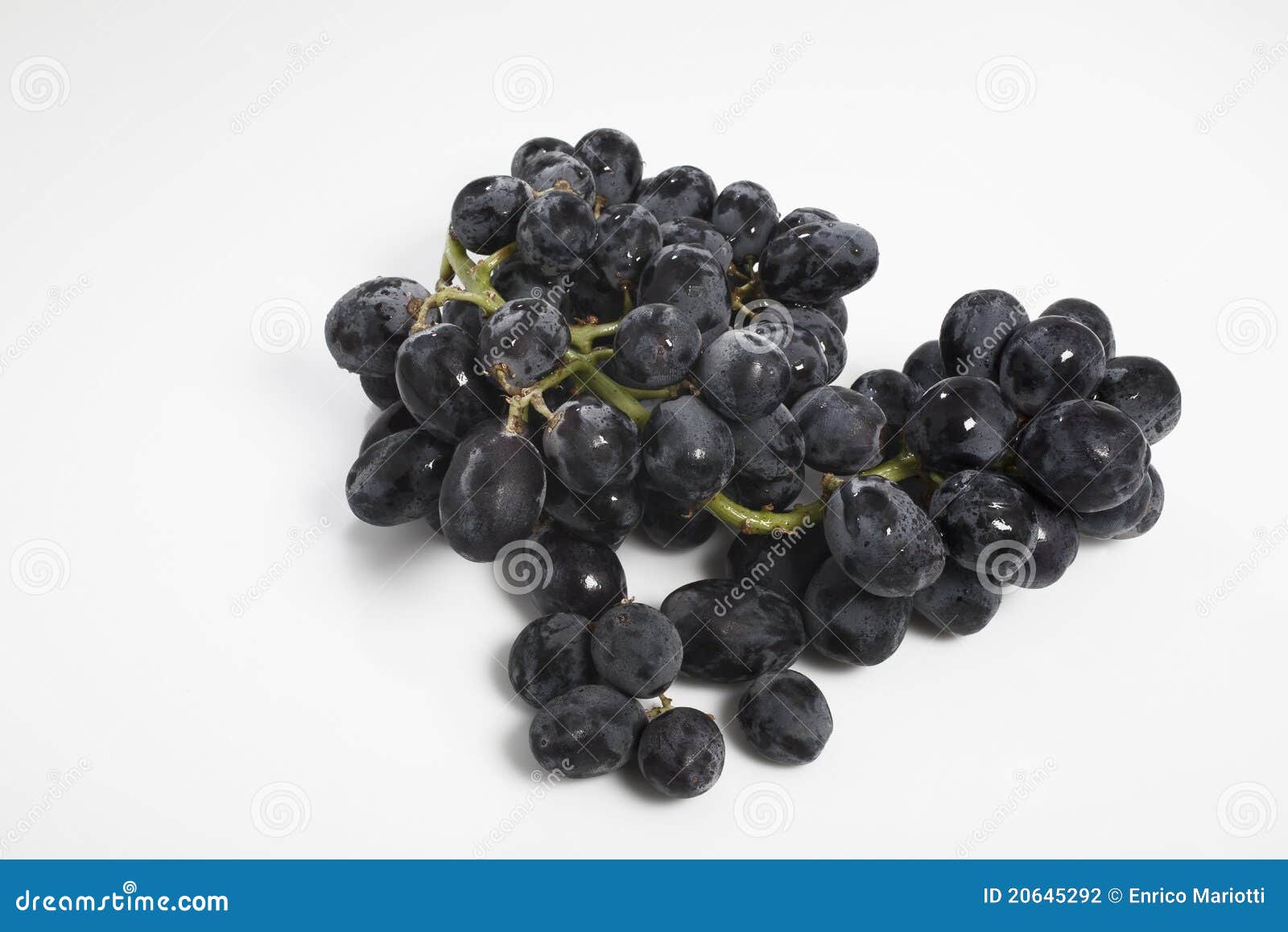 Las uvas negras foto de archivo. Imagen de brillante - 20645292