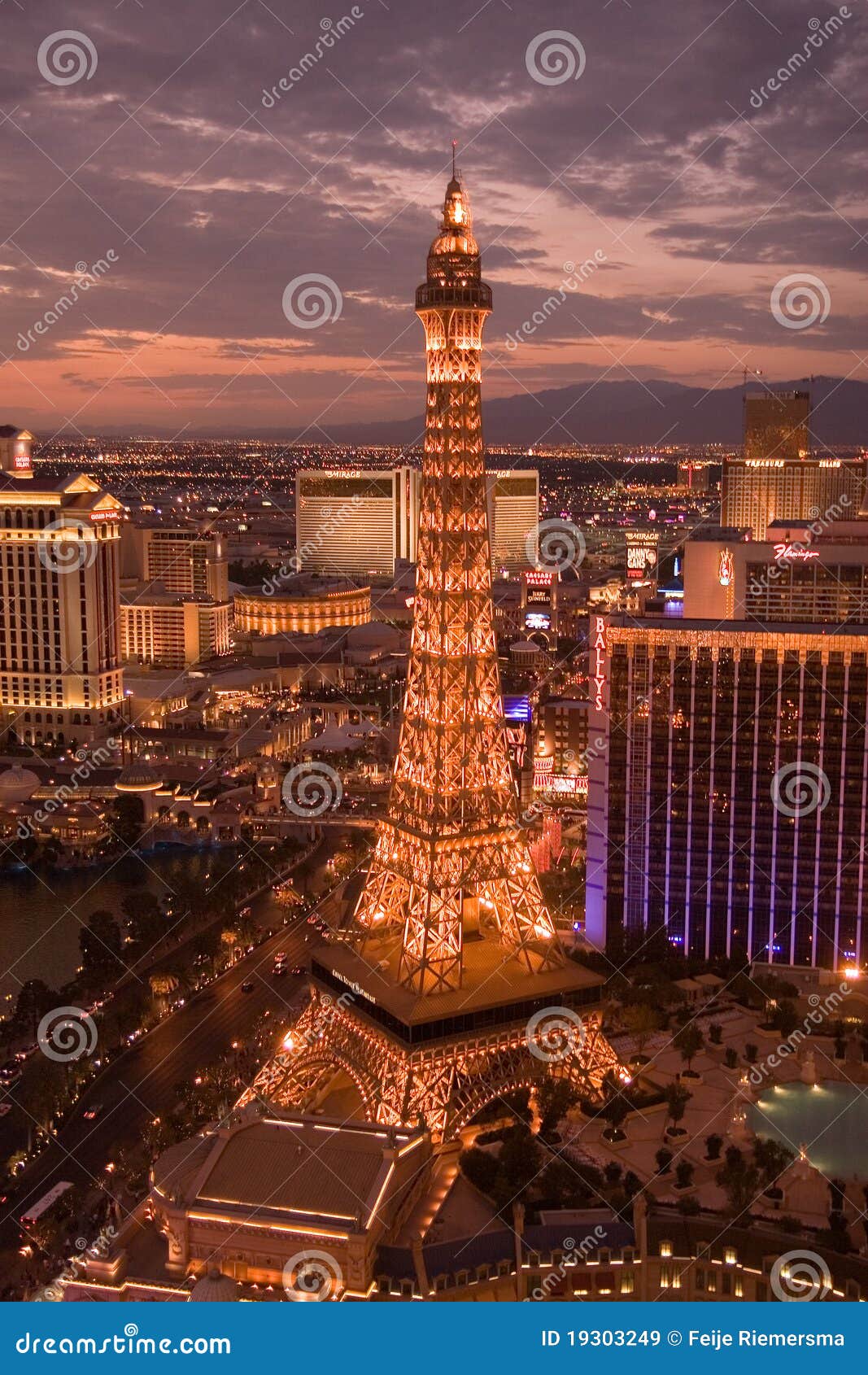 Las Vegas skyline editorial stock image. Image of golden - 19303249