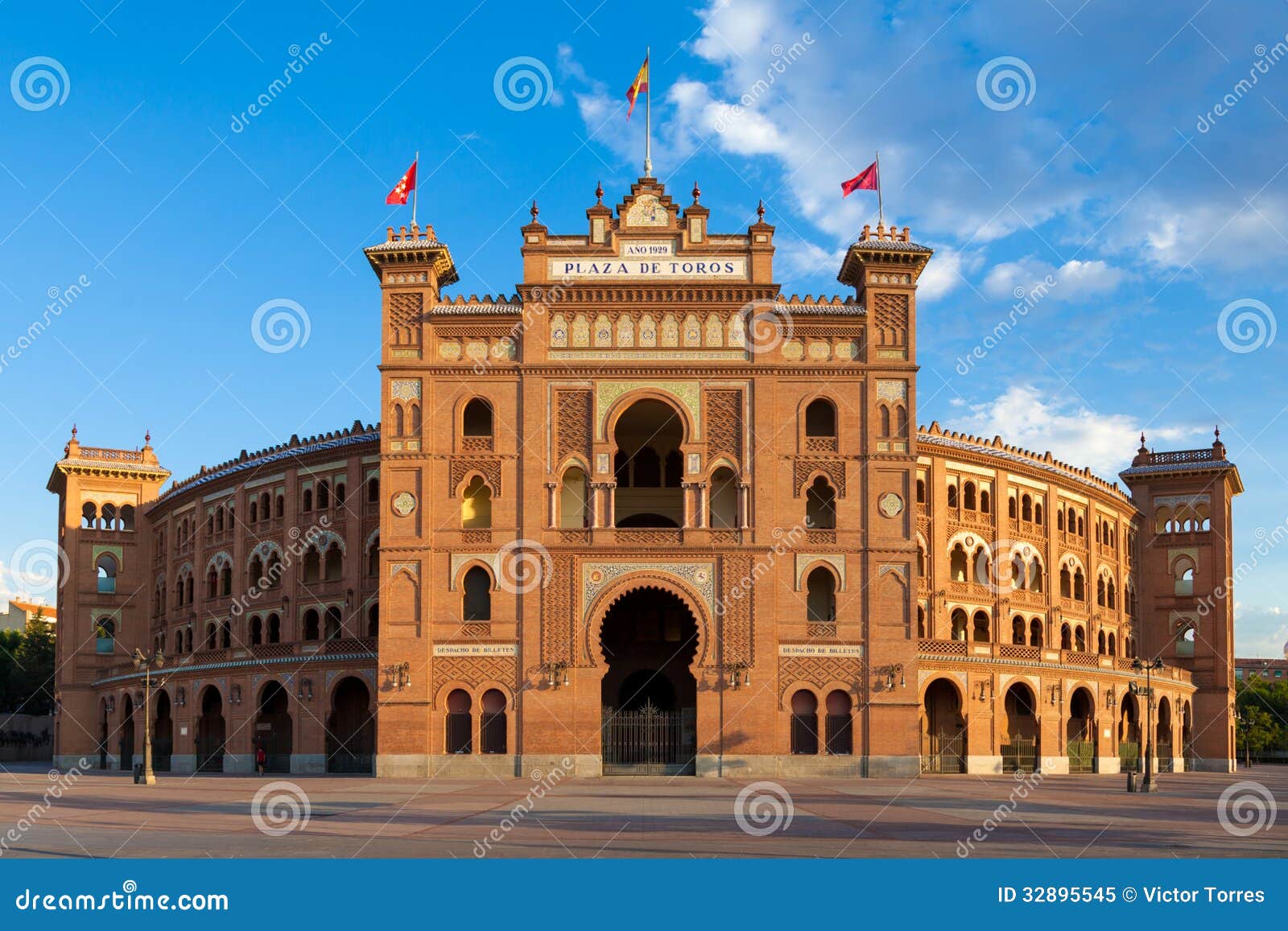 Las Ventas Bullring stock image. Image of cityscape, corrida - 32895545