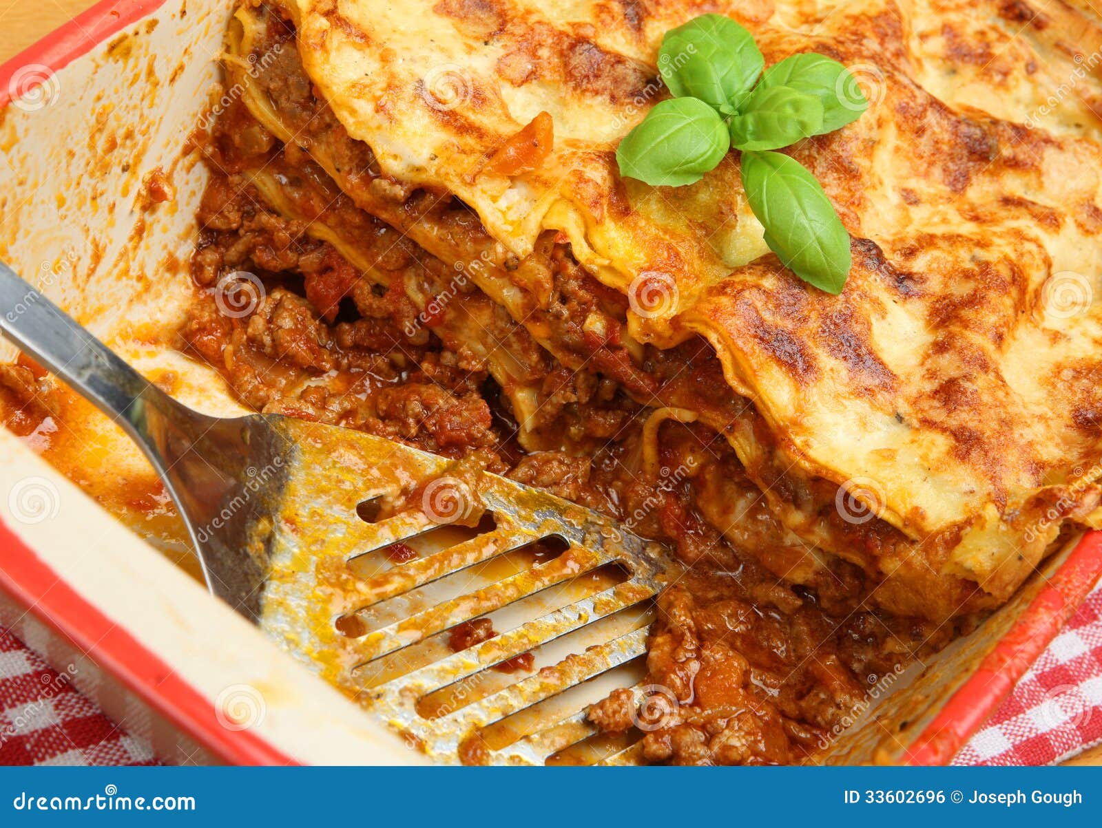Lasagne De Boeuf Ou Lasagne Dans Le Plat Photo stock - Image du boeuf ...