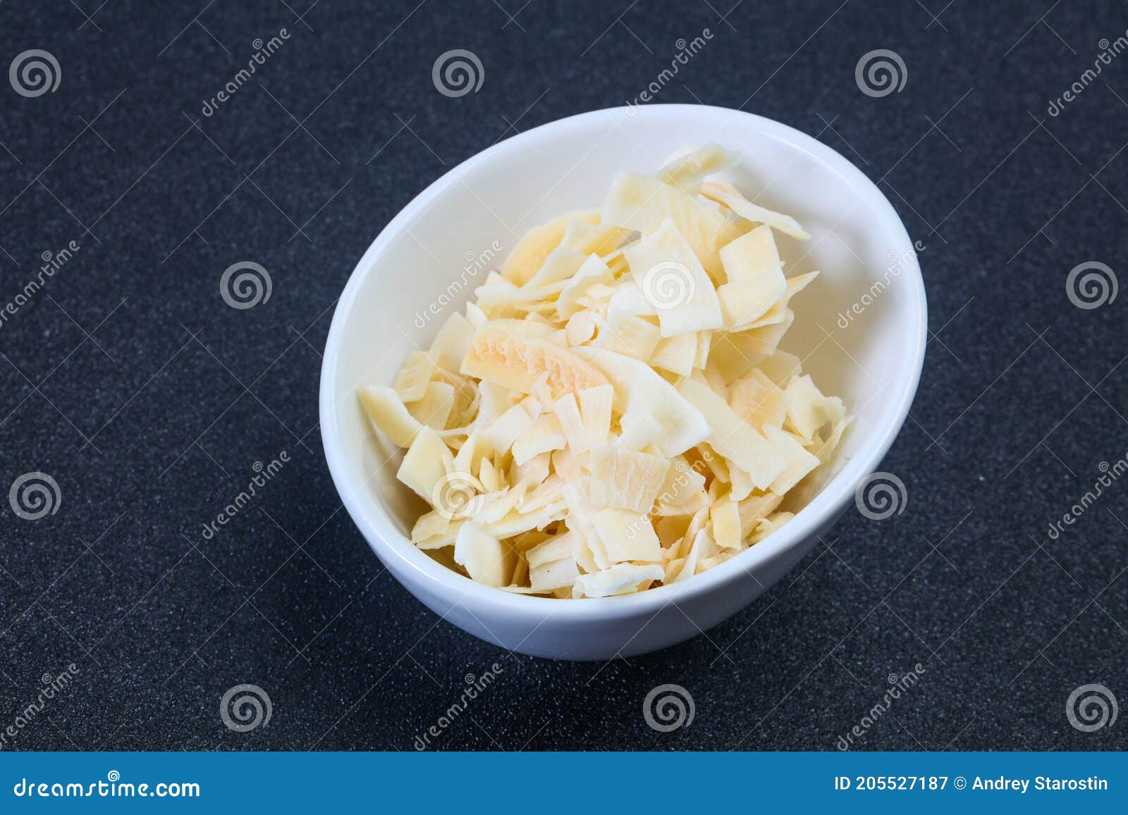 Lascas Secas De Coco Na Tigela Imagem de Stock - Imagem de orgânico ...