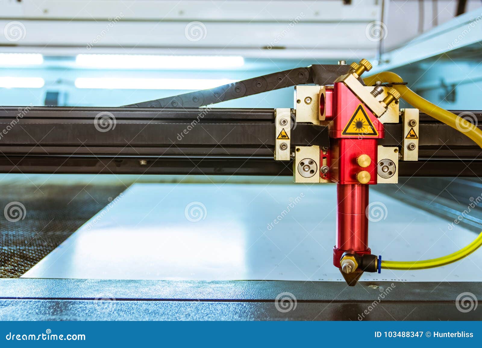 Laser Cutting Machine Thin Materials Cut Head Beam Idle Open Ins Stock ...