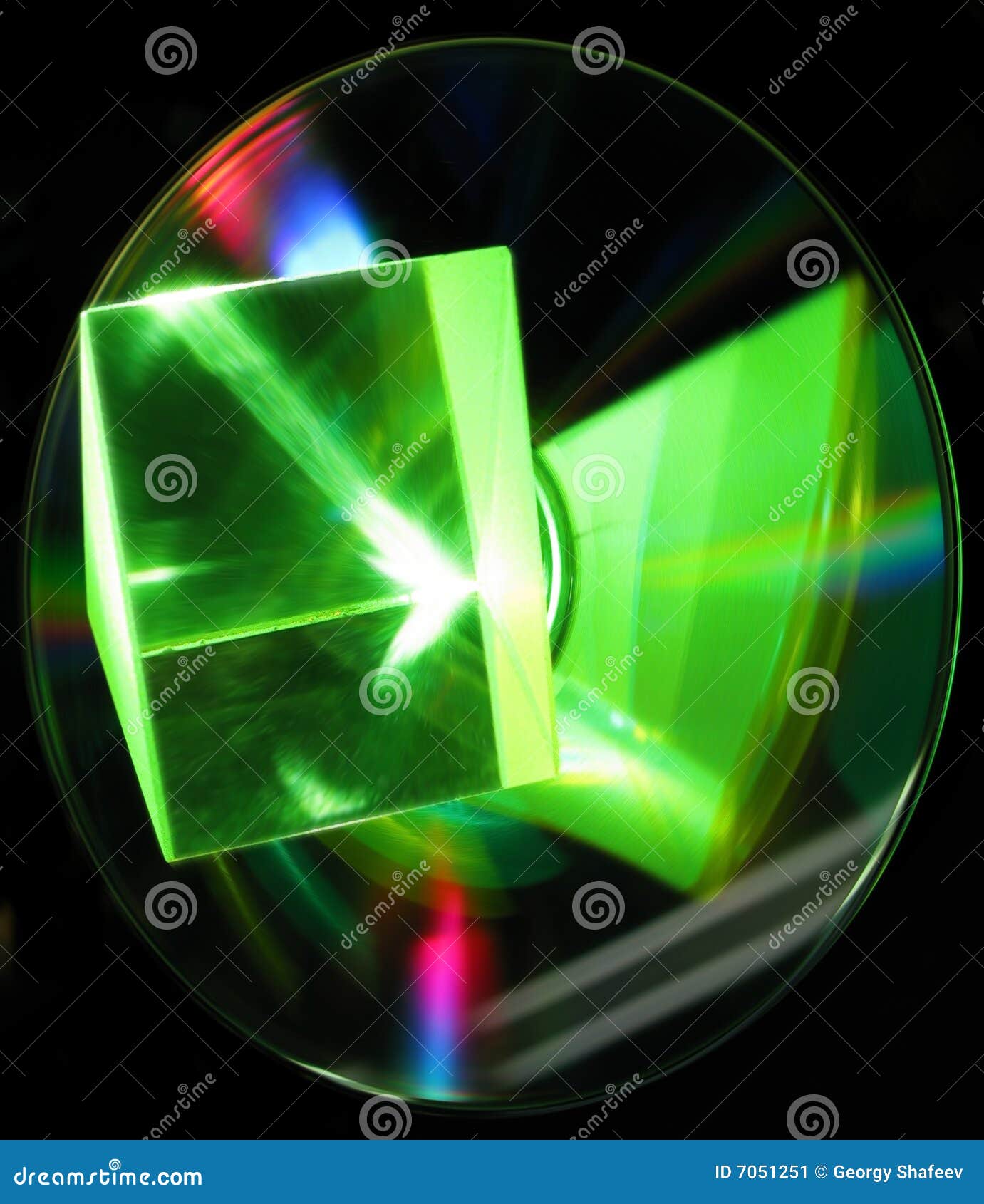 Laserstraal Die Door Een Prisma Glanst Stock Afbeelding - Image of ...