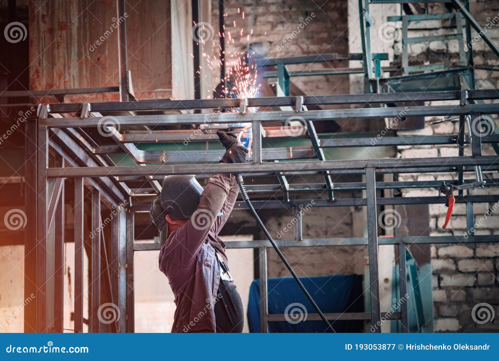 Lassen Monteren Metalen Constructie Door Lassen Van Metaal Stock ...