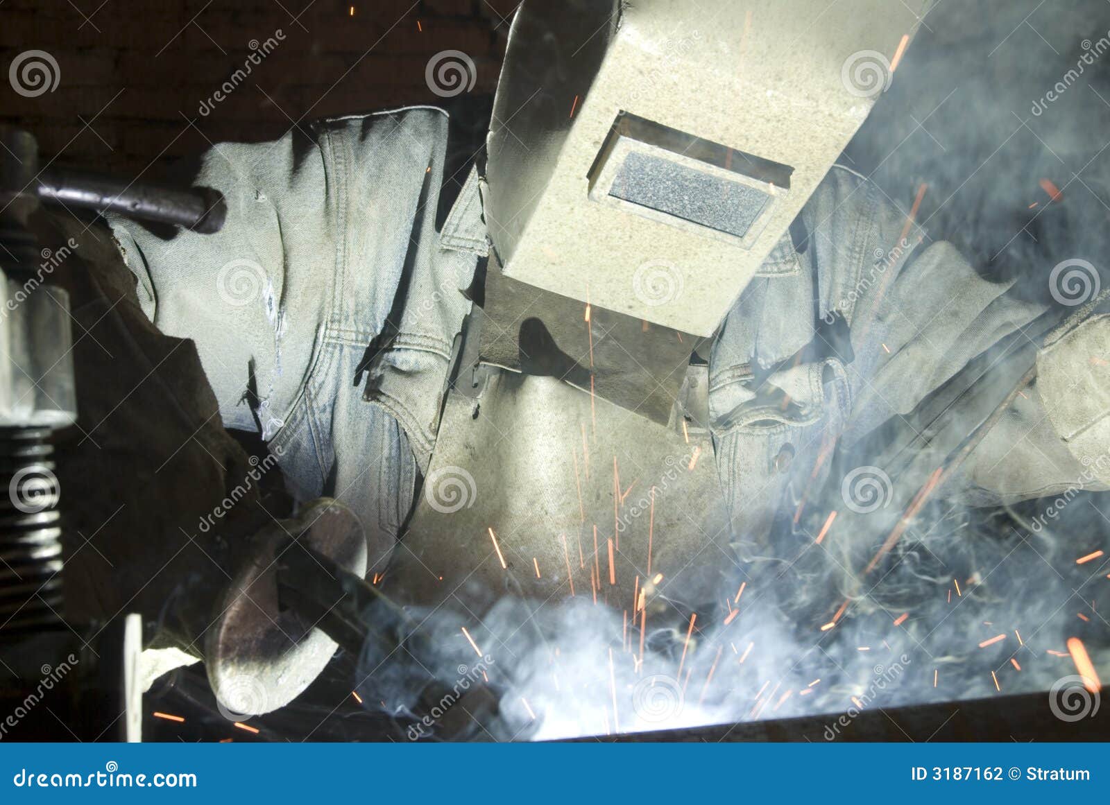 Lassen van metaal stock foto. Image of staal, arbeider - 3187162