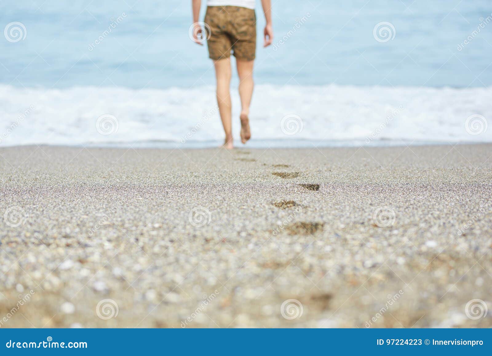 Lassen Von Schritten Auf Sand Stockbild - Bild von spur, baumuster ...