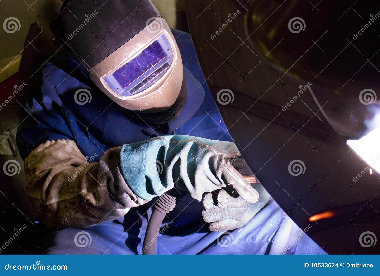 Lasser op het werk. stock foto. Image of verbind, licht - 10533624