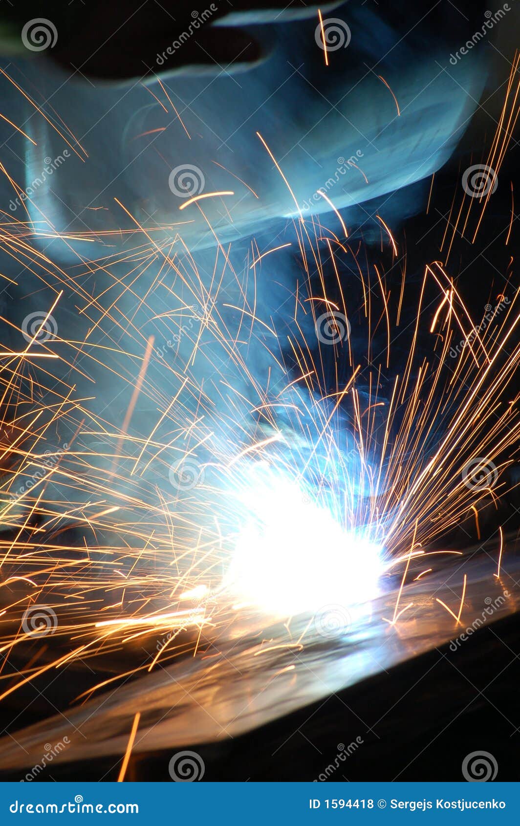 Lasser op het werk stock foto. Image of kring, mens, elektriciteit ...