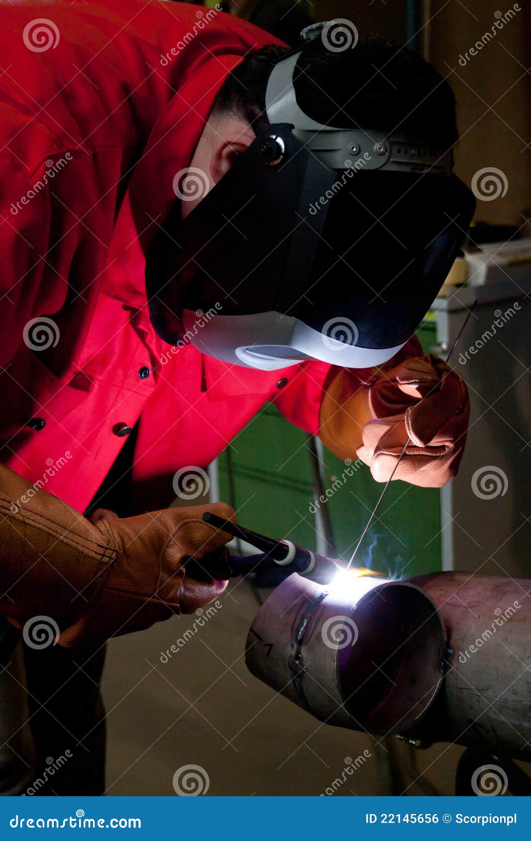 Lasser op het werk stock foto. Image of donker, werk - 22145656