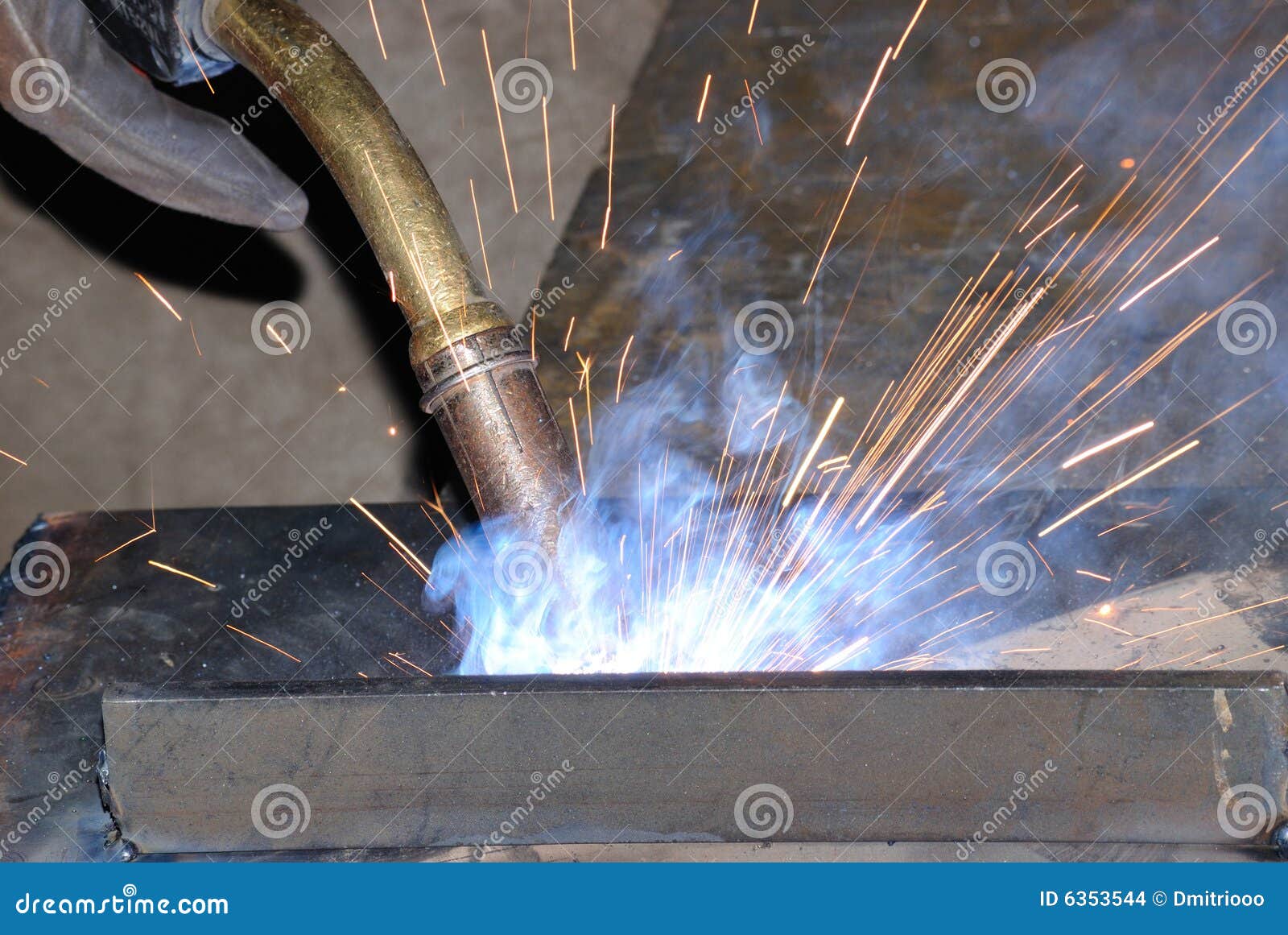 Lasser op het werk. stock foto. Image of klem, persoon - 6353544