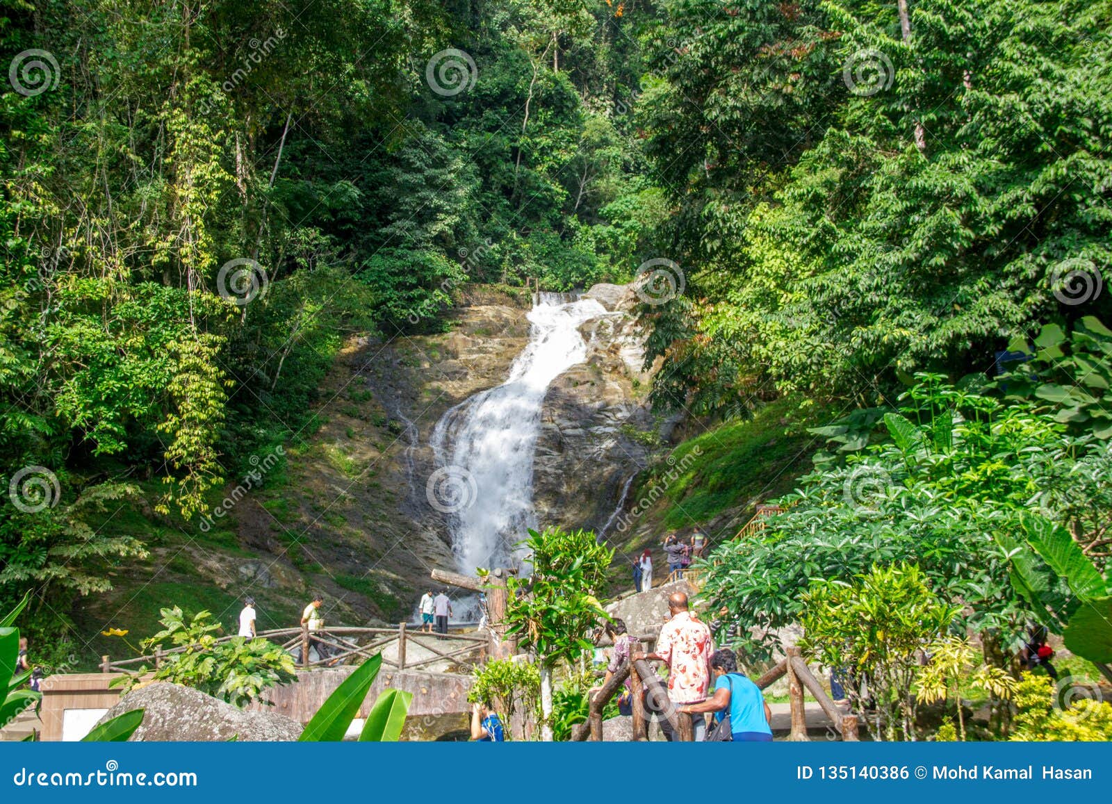 Lata Iskandar Waterfall Tapah-Ringlet Foto Editorial - Imagem de curta ...