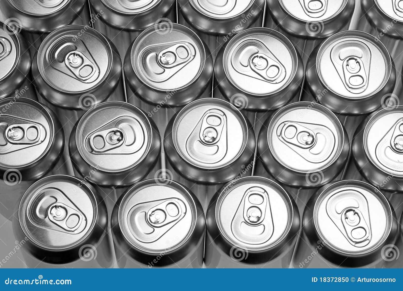 Latas de aluminio foto de archivo. Imagen de curvado - 18372850