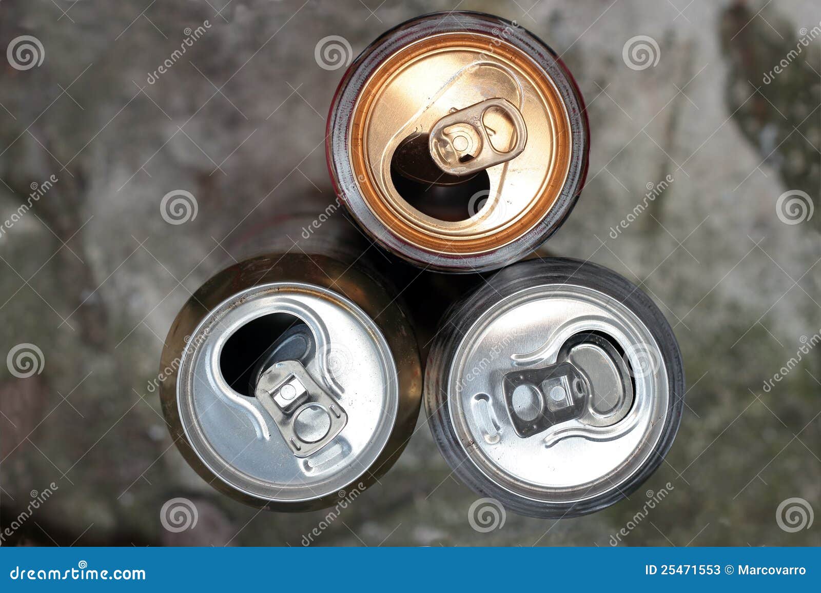 Latas de aluminio imagen de archivo. Imagen de grupo - 25471553