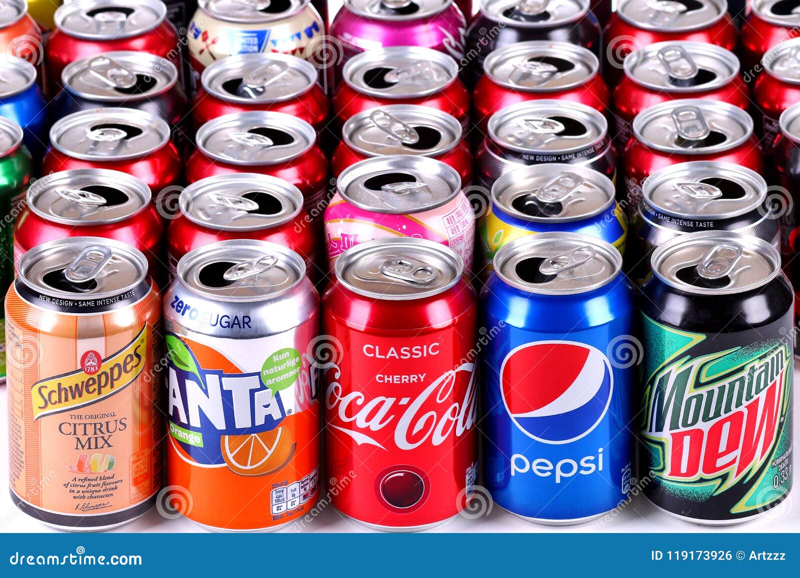 Latas de aluminio vacías foto editorial. Imagen de abierto - 119173926