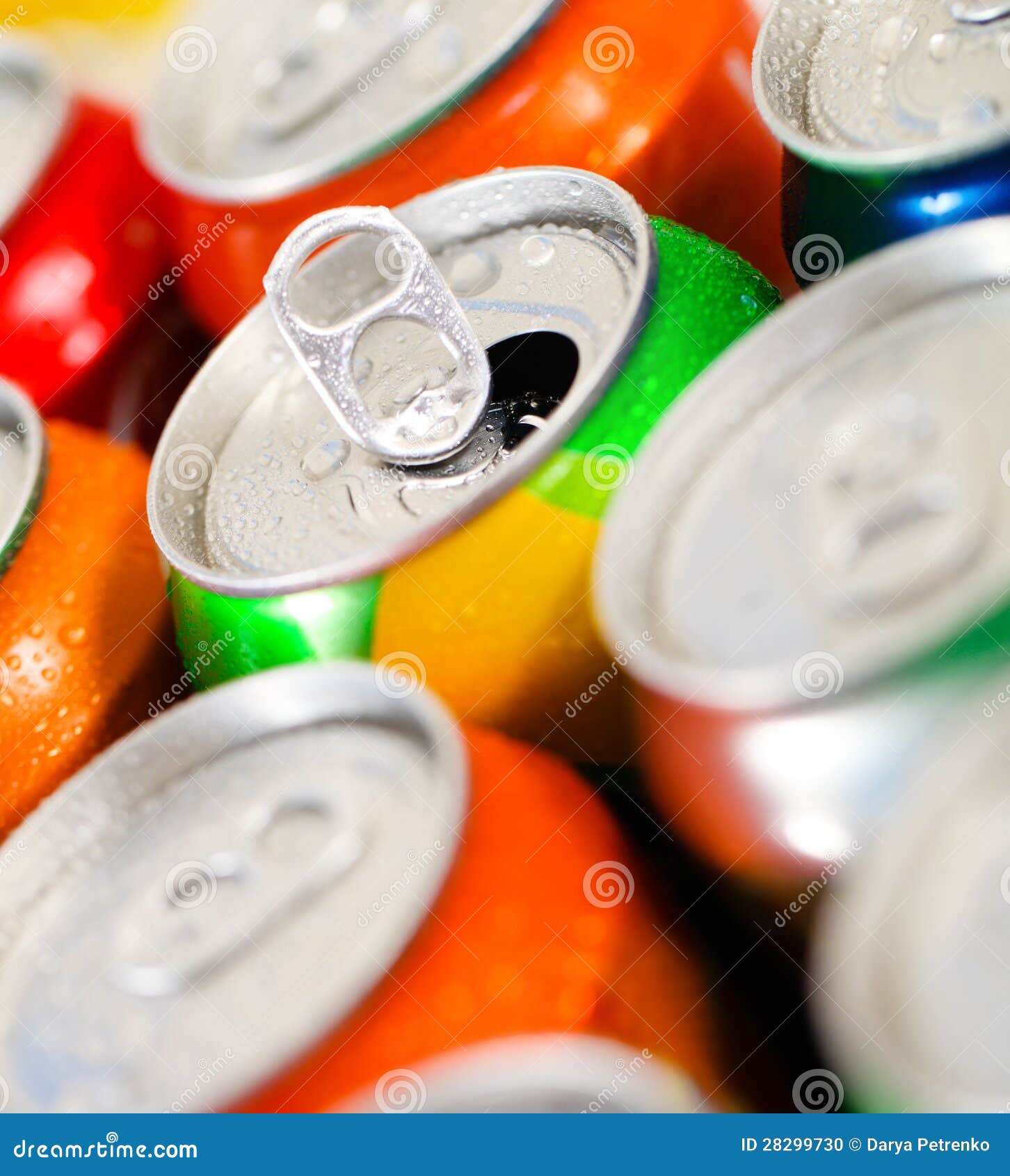 Latas De Bebidas Doces (ou De Cerveja) Foto de Stock - Imagem de linha ...
