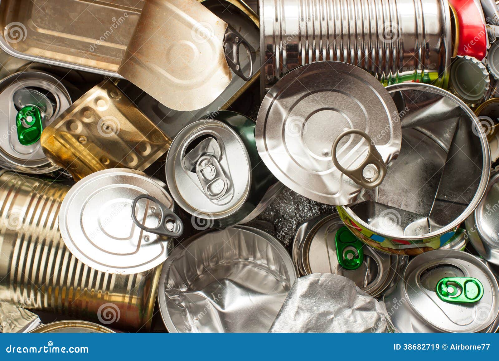 Latas vacías del metal imagen de archivo. Imagen de extracto - 38682719