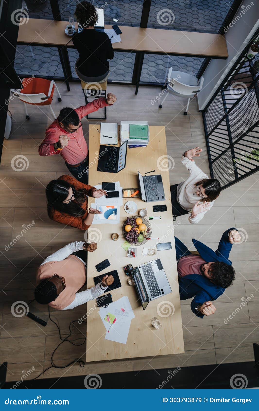 Late Night Collaboration. Business People Analyzing Statistics and ...