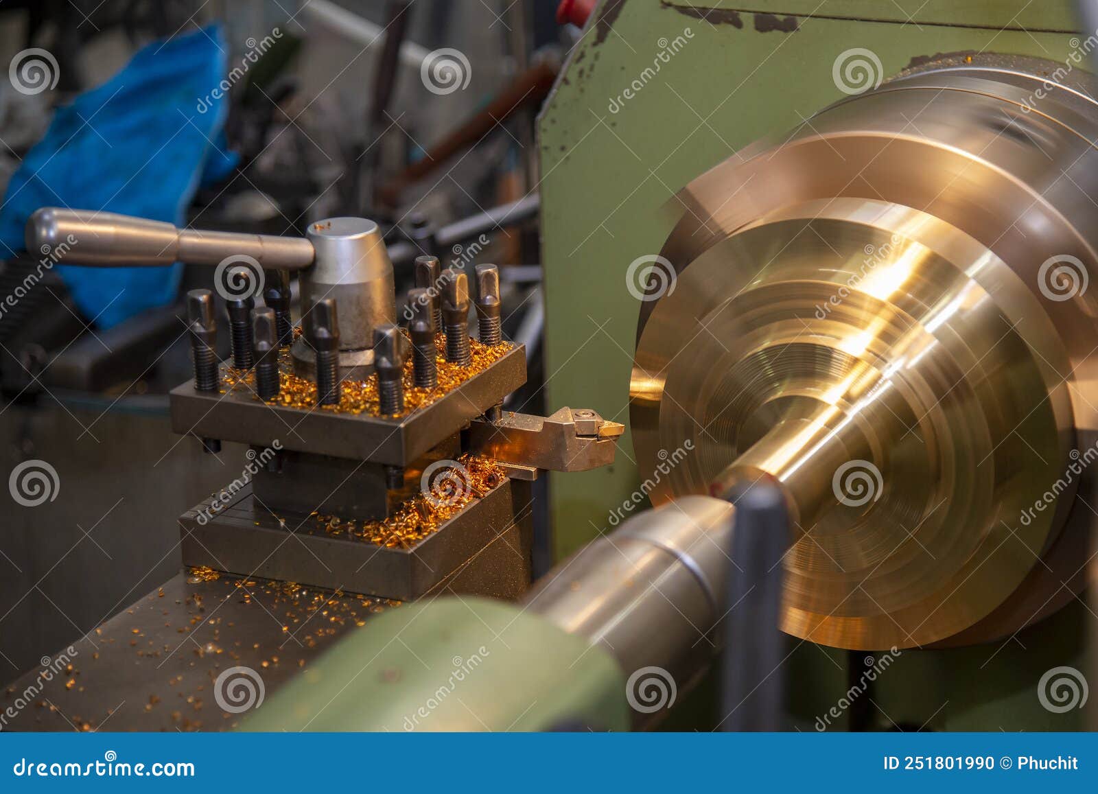 The Lathe Machine Finish Cut the Metal Disk Parts by Lathe Tools Stock ...