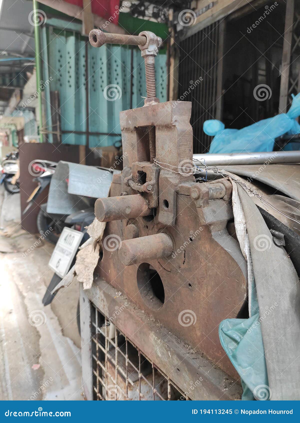 A Lathe is a Machine Tool that Rotates a Workpiece about an Axis of ...