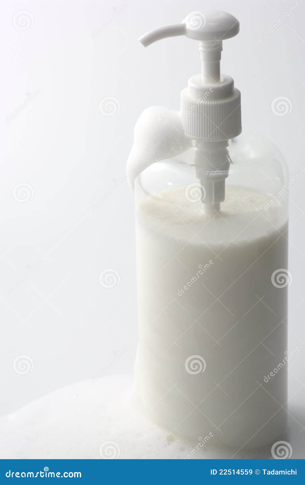 Lathery Liquid Soap Dispenser Stock Image - Image of toiletries, purity ...