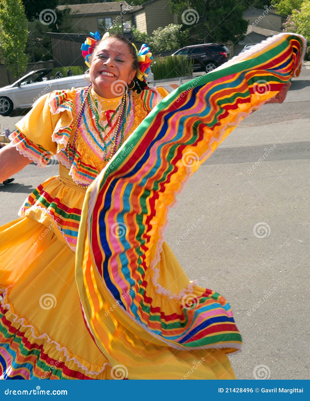 Latina Lady Dancer in Traditional Dress Editorial Photo - Image of ...
