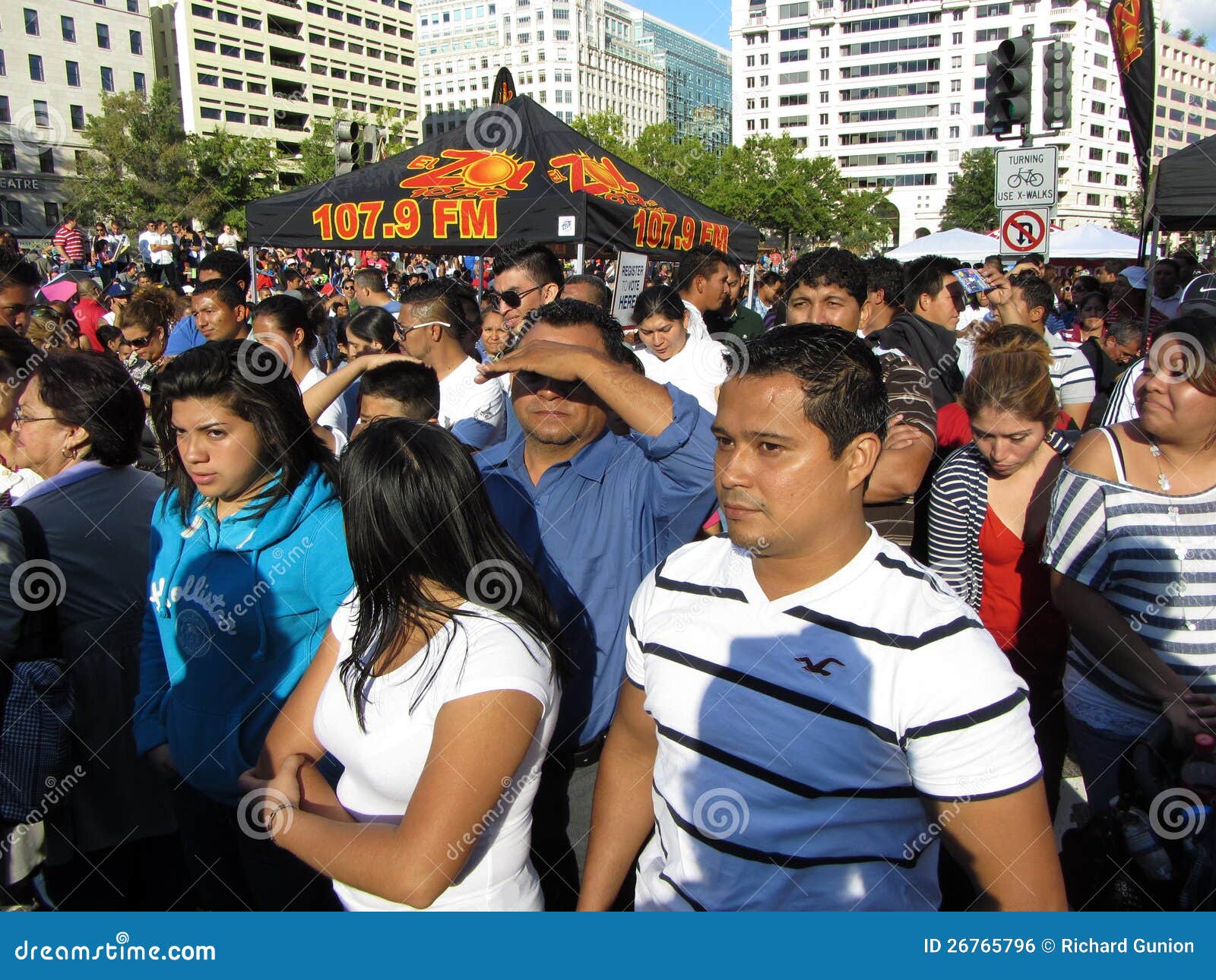 Latinos at the Festival editorial photo. Image of crowd - 26765796