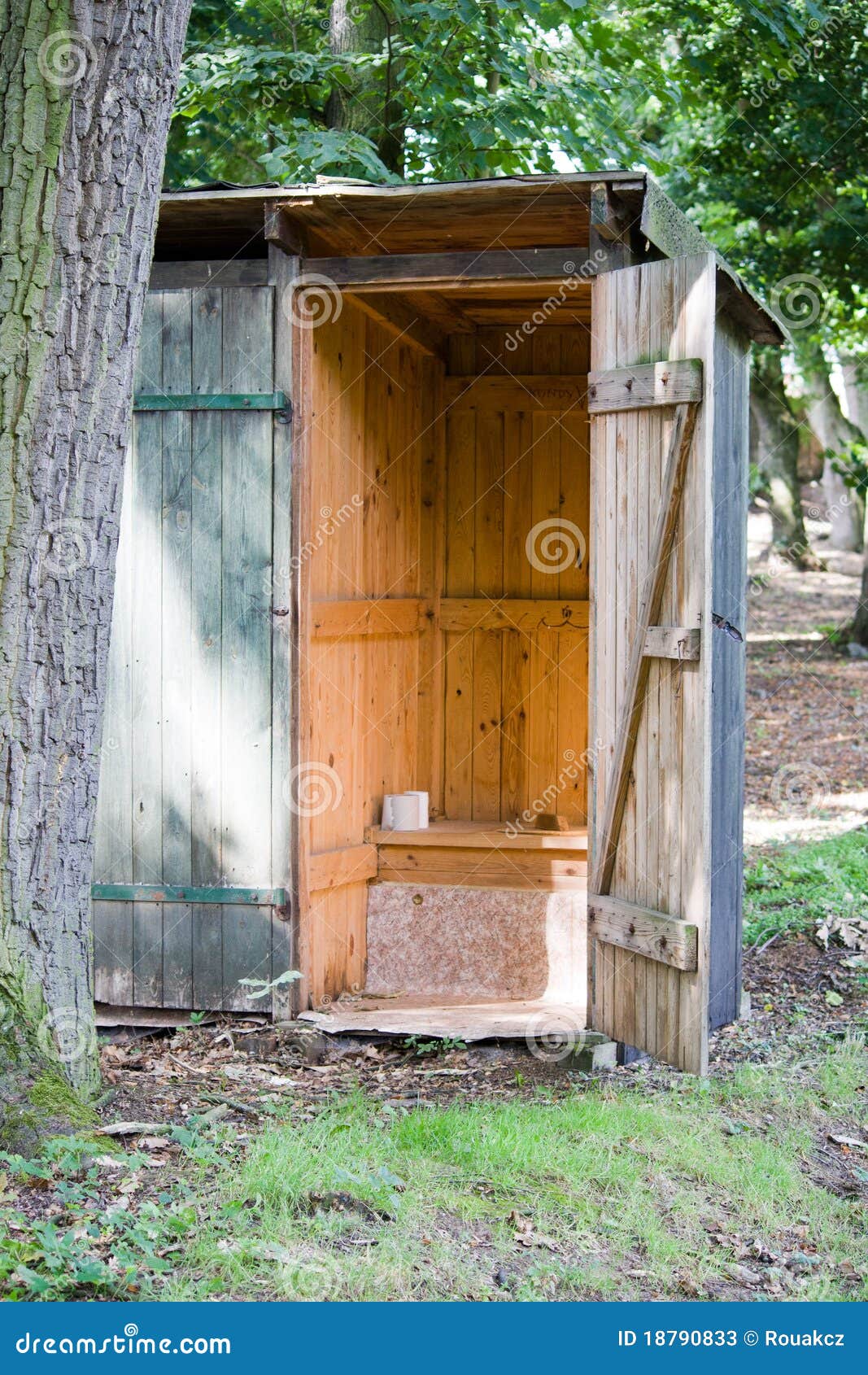 Latrina immagine stock. Immagine di vecchio, secchio - 18790833