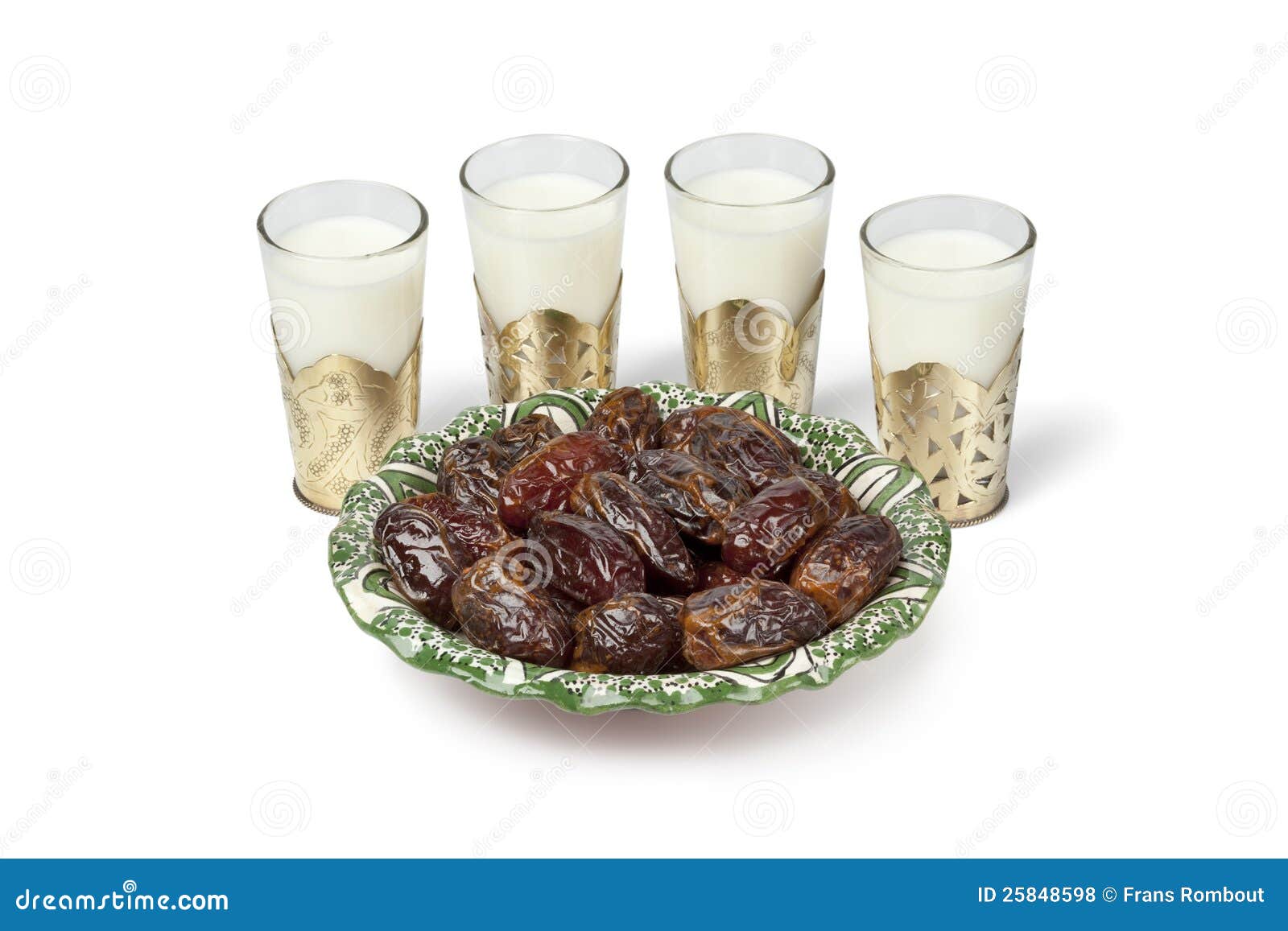 Latte E Datteri Per Il Pasto Di Iftar Fotografia Stock - Immagine di ...