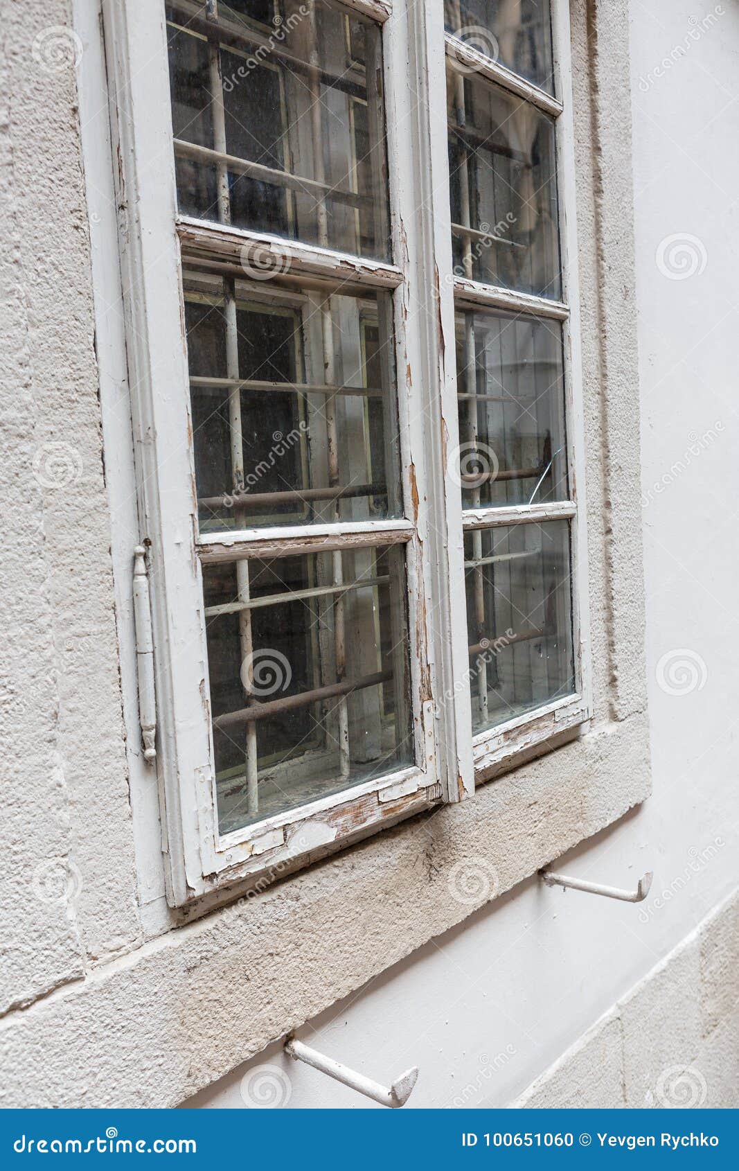 Lattice window in the wall stock photo. Image of metallic - 100651060